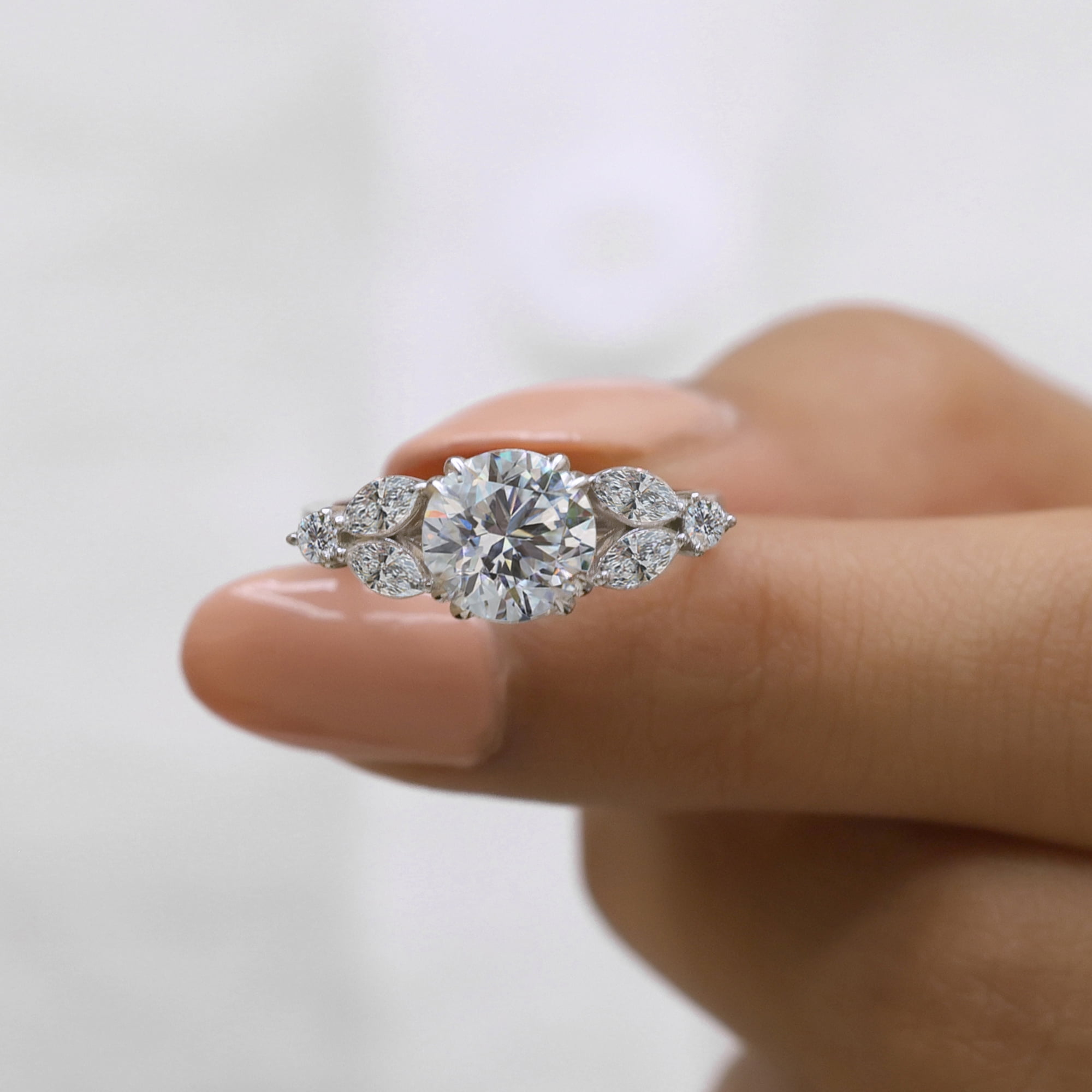 VINSON Round Brilliant Moissanite Diamond Engagement Ring - 14K Gold ...