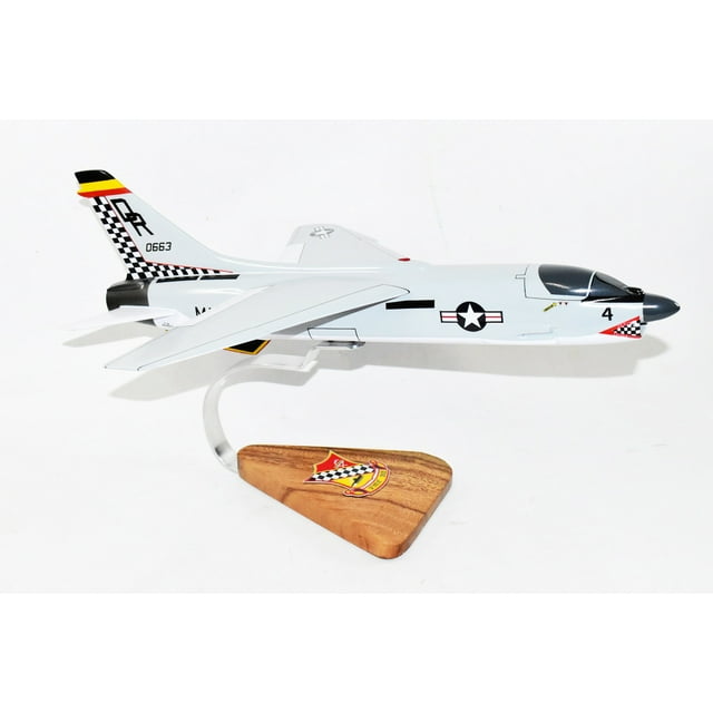 Vmf 312 Checkerboards F 8 1964 Model Vought F 8 Crusader 18 Mahogany