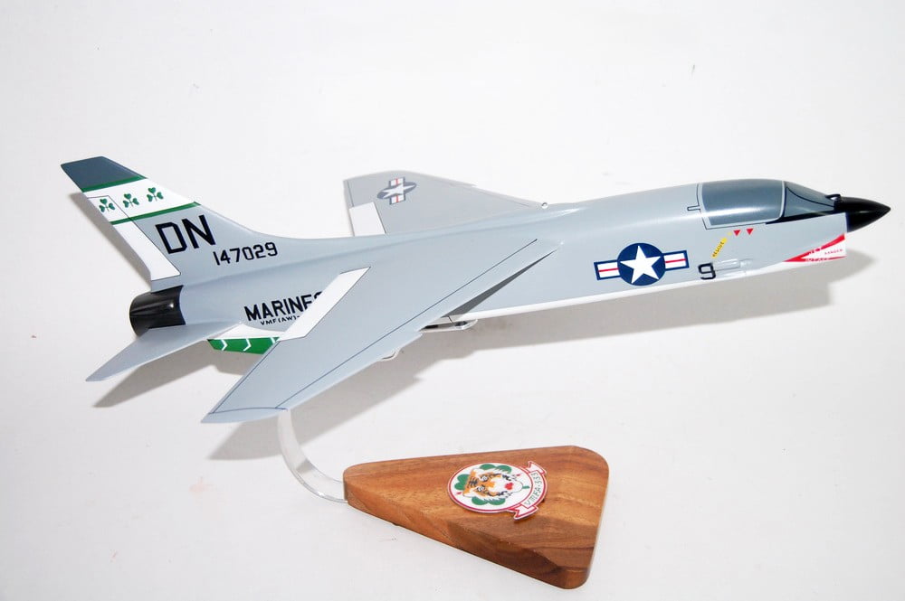 VMF(AW)-333 Fighting Shamrocks F-8 Model,Vought F-8 Crusader,18 ...