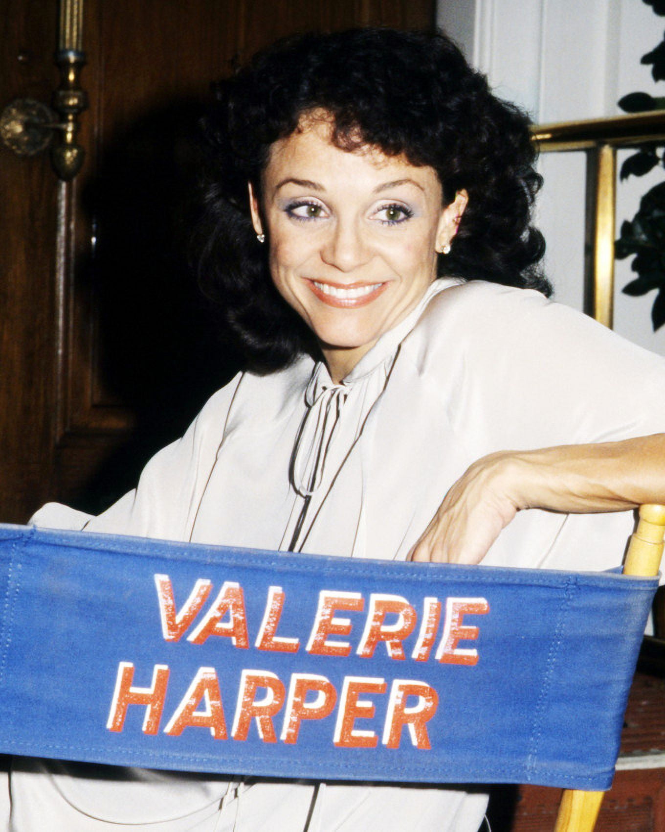 Valerie Harper 24X36 Classic Hollywood Poster On Set Of Rhoda - Walmart.com