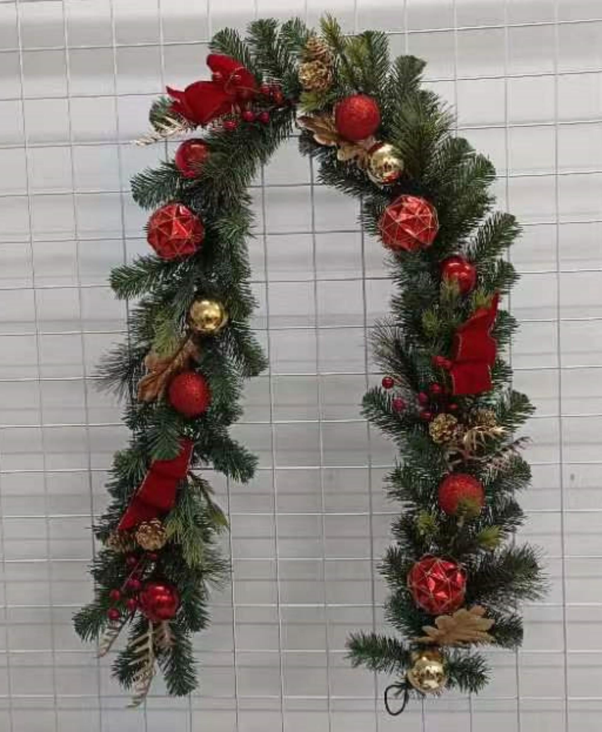 Valery Madelyn Pre-Lit 6 Luxury Red and Gold Christmas Garland with 20 ...