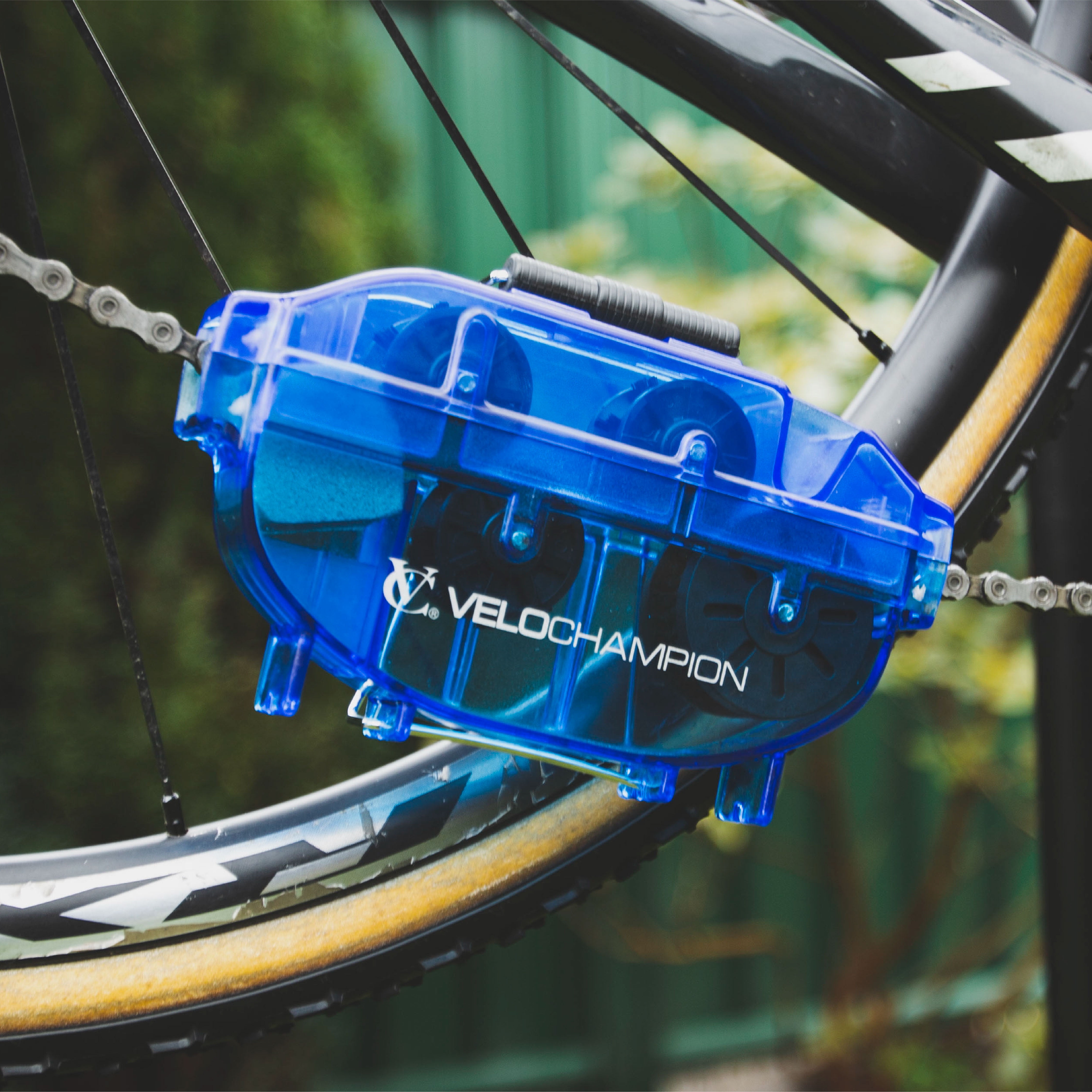 VeloChampion Blue Bike Chain Cleaning Tool Handheld - No Need To Remove ...