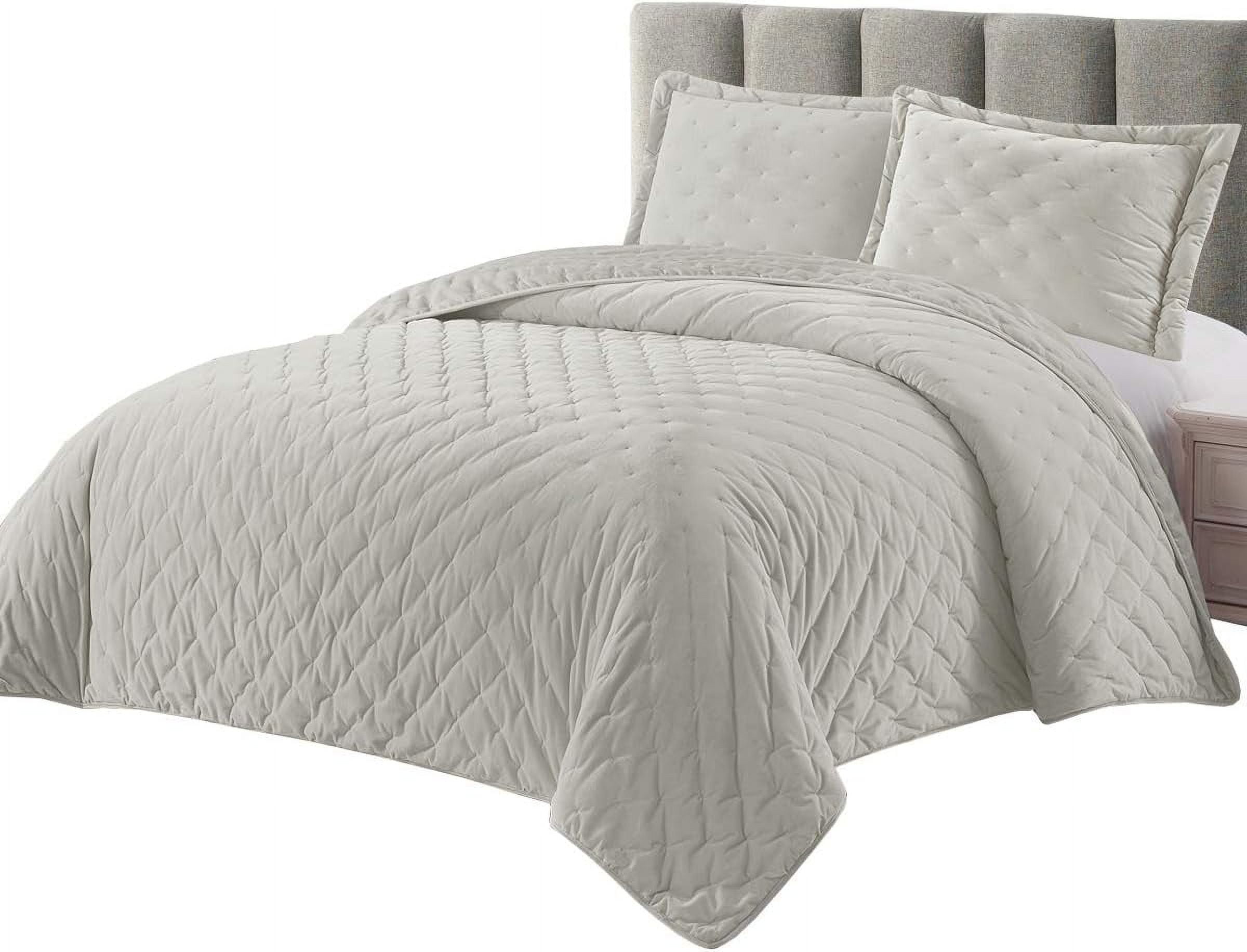 Velvet Beige Fluffy Coverlets, Full Oversized 3pc Quilt Set (92-Inch ...