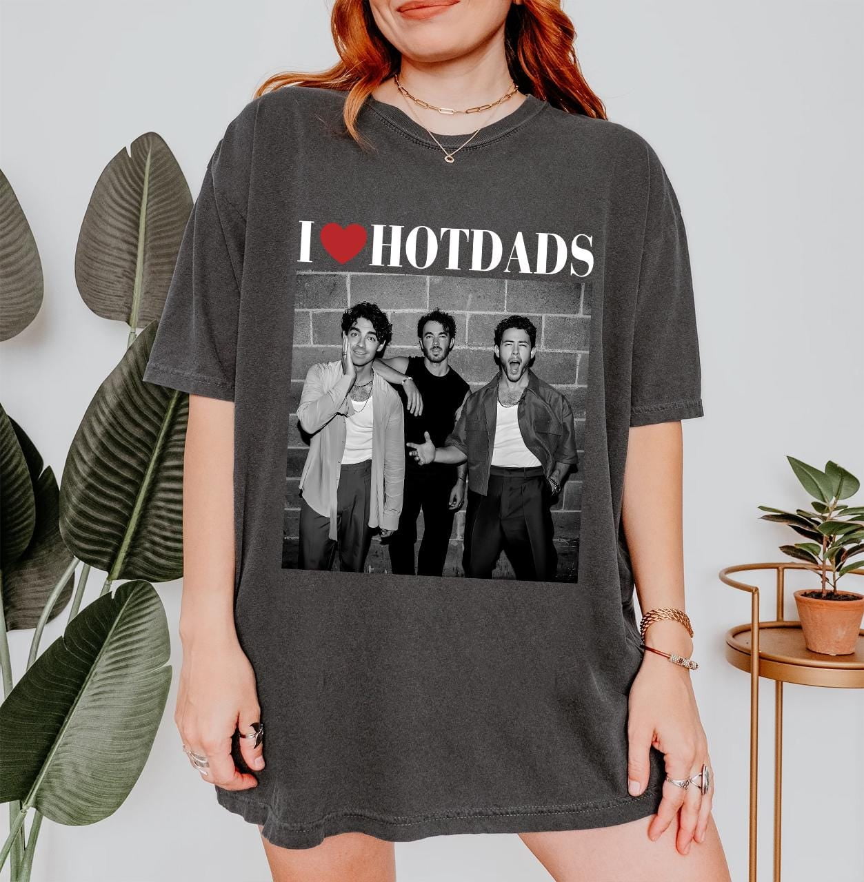 Vesco In My Jonas Brothers Shirt, I Love Hot Dads Shirt, Jonas Bros 20Th Annivesary Tour 2025 ...