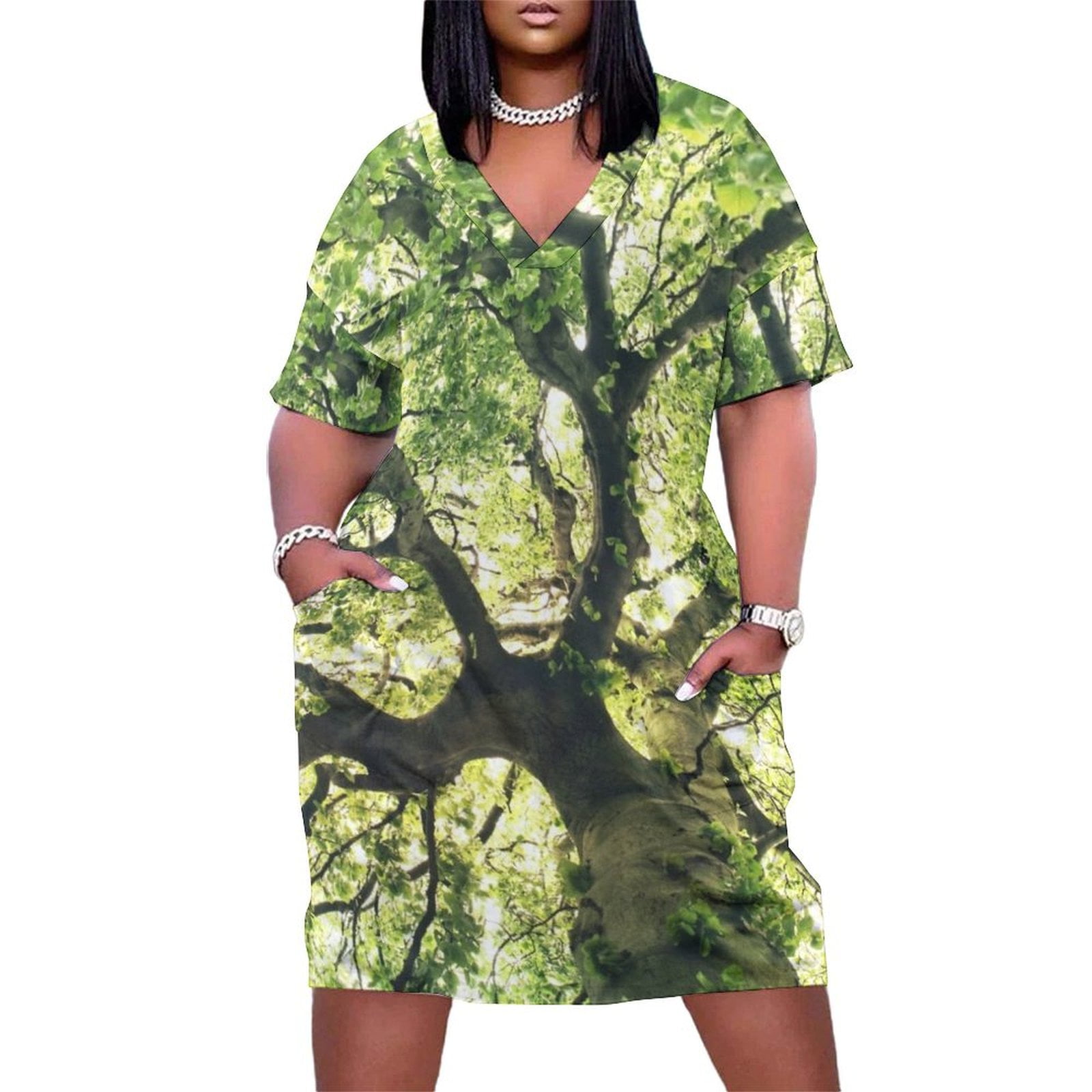 Vestido de bolsillo suelto debajo de tu piel verano en un bosque de ...