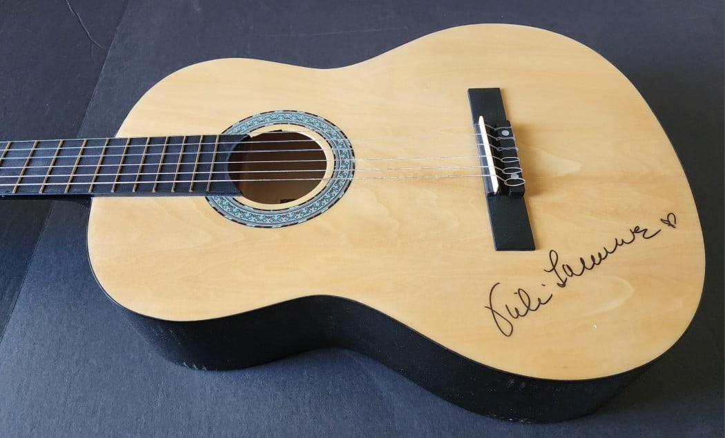 Vicki Lawrence Signed Autographed Guitar Actress Comedian BAS BK67734 ...