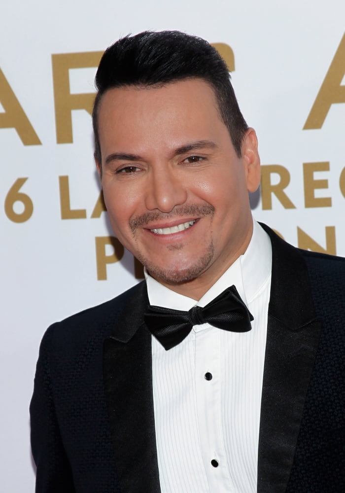 Victor Manuelle At Arrivals For 2016 Latin Recording Academy Person Of ...