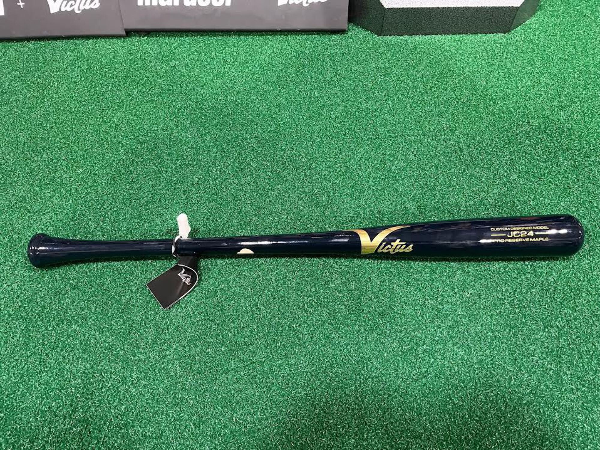 Victus JC24 Dealer's Choice Maple Pro Reserve Wood Bat: VRWMJC24-DC ...