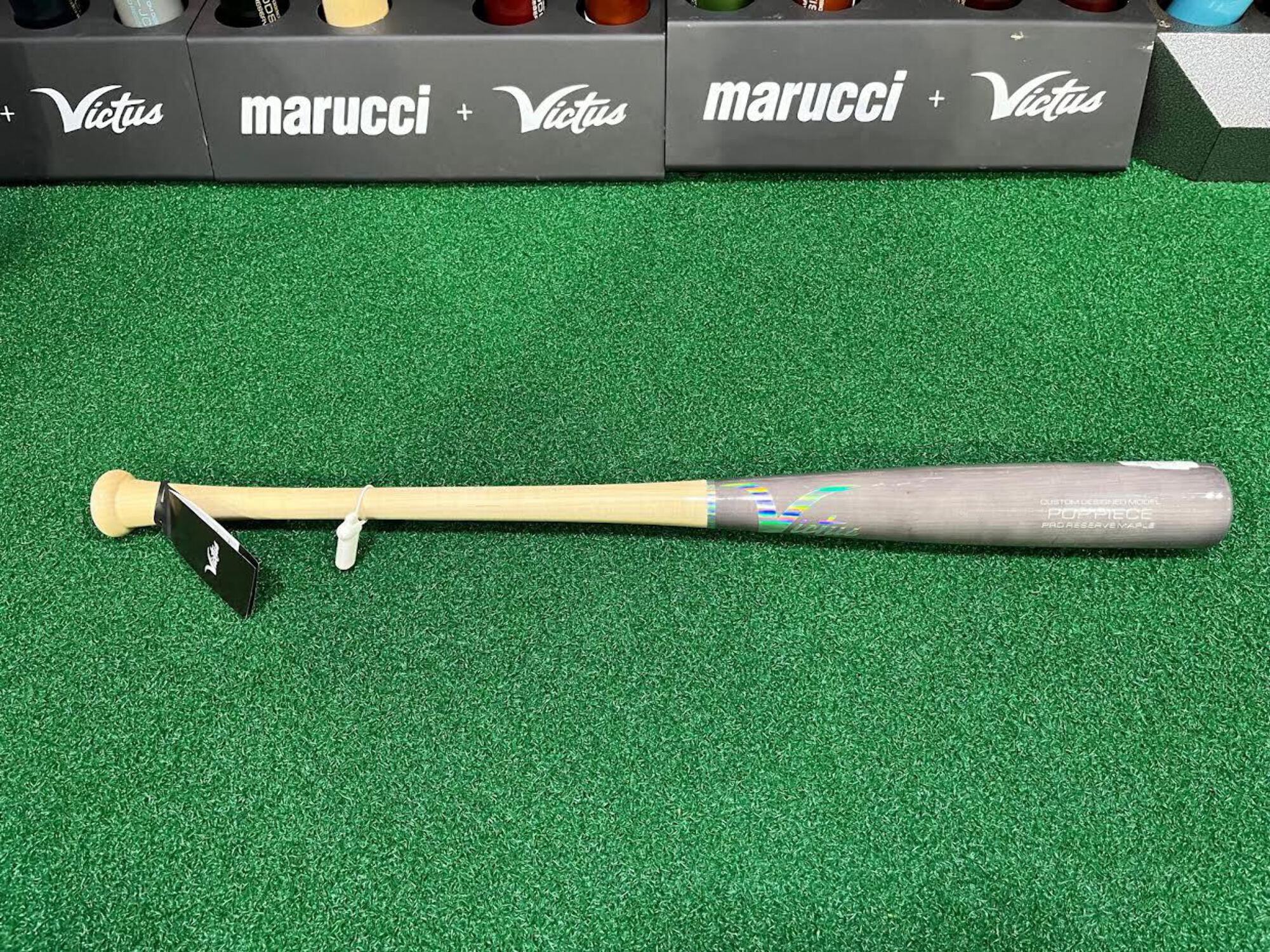 Victus POP PIECE Dealer's Choice Maple Pro Reserve Wood Bat: VRWMPP-DC ...
