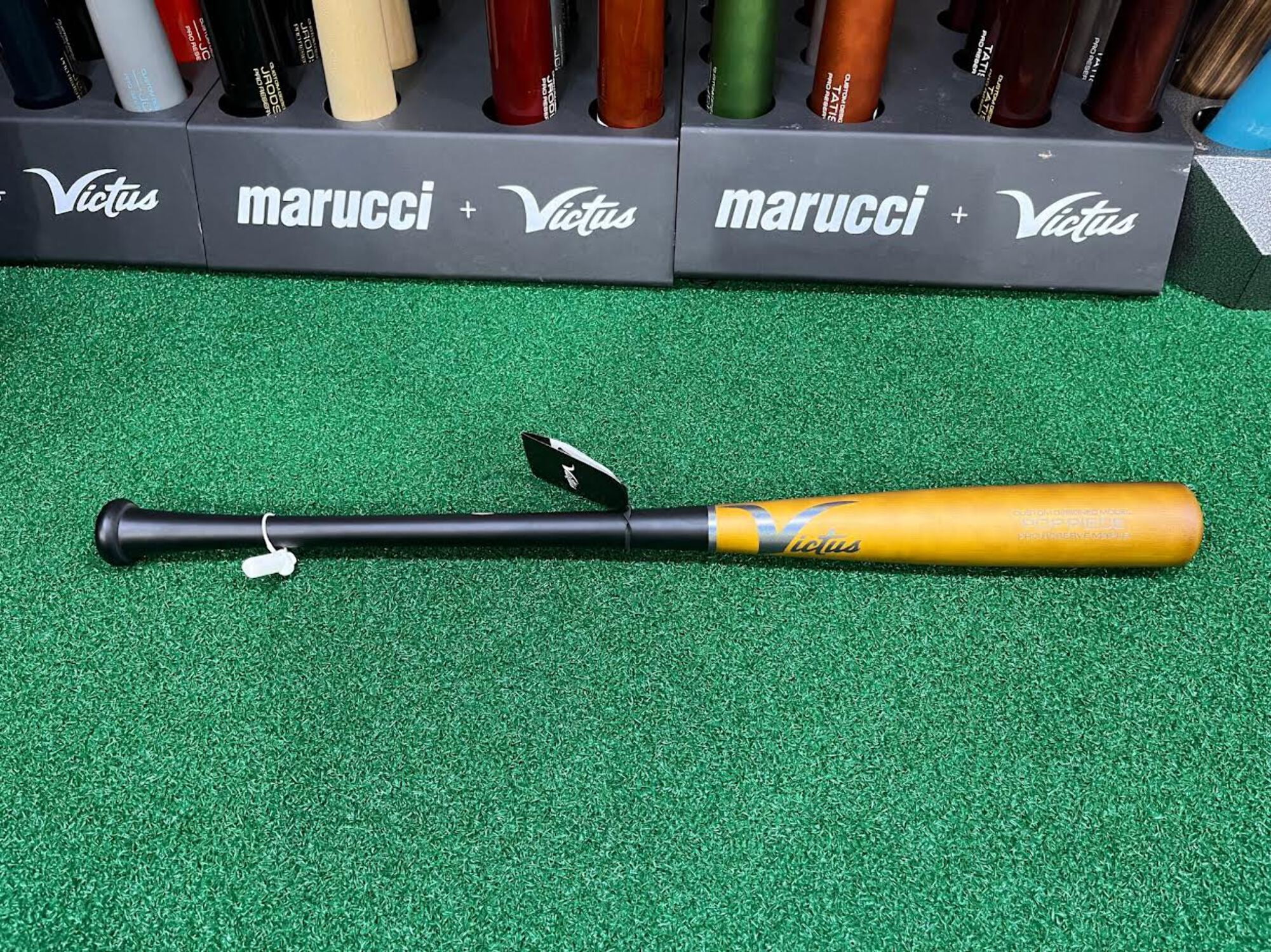 Victus POP PIECE Dealer's Choice Maple Pro Reserve Wood Bat: VRWMPP-DC ...