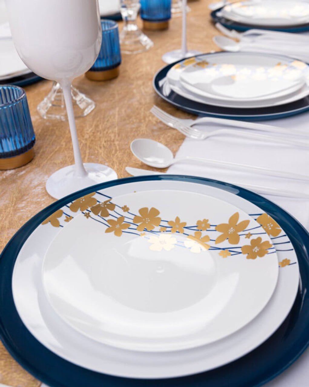 Vine Collection 10" Banquet Wedding Party Plastic Plates Blue/Gold 120ct. - Walmart.com