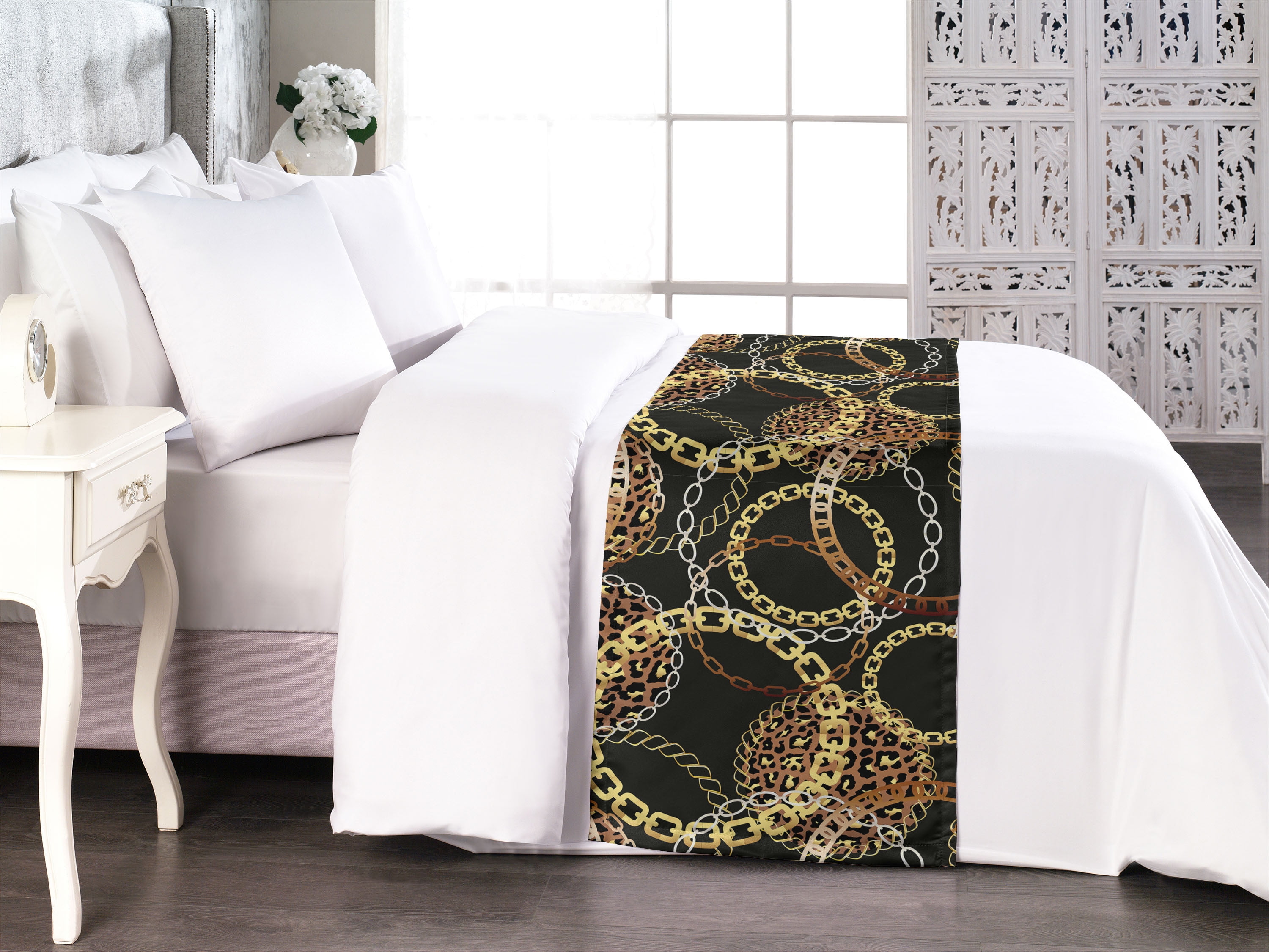 Vintage Bed Runner, Retro Fashion Themed Chain Look Circles and Leopard ...