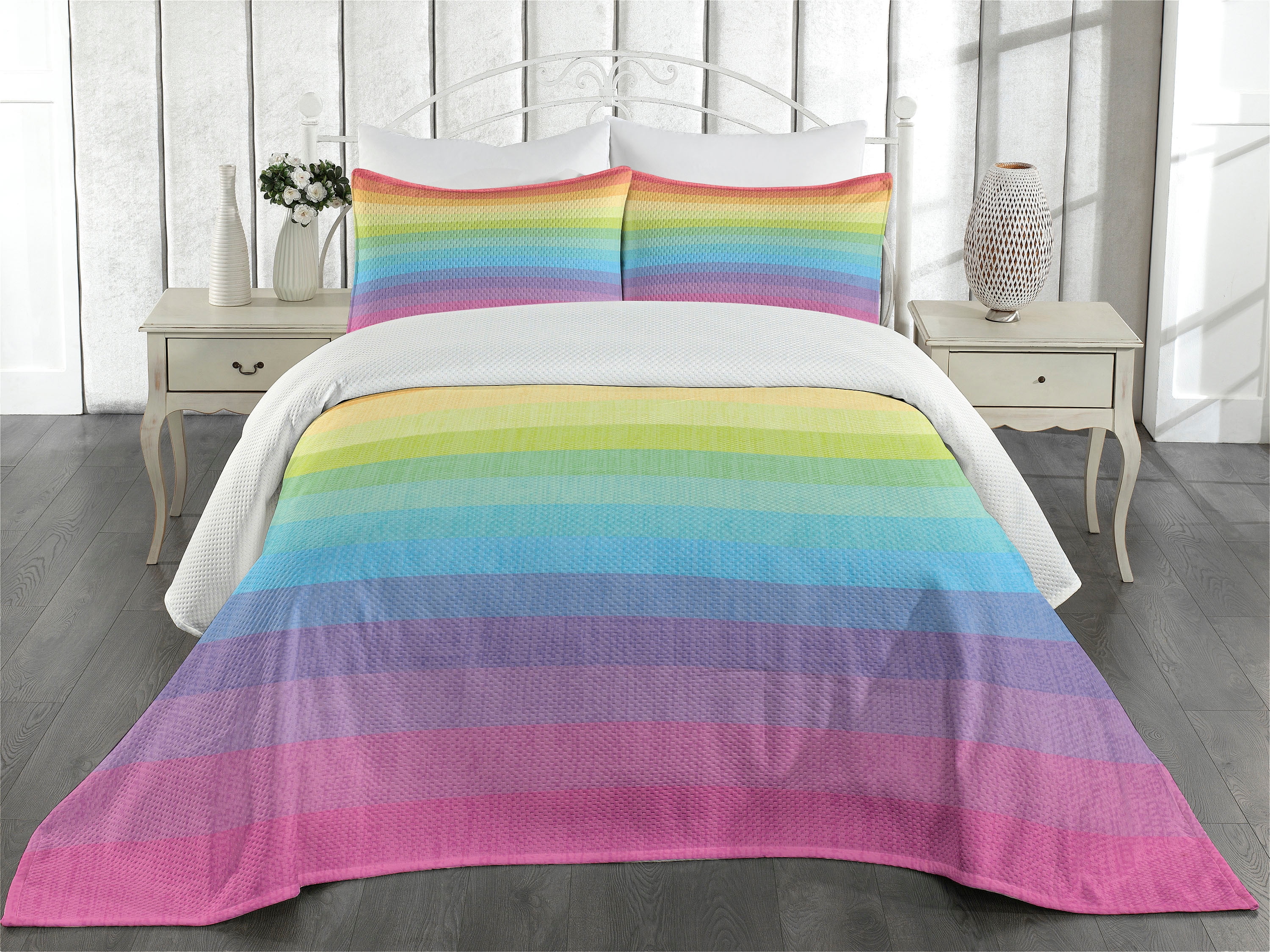Vintage Rainbow Coverlet, Abstract Lines Colors Grunge Old Fashioned ...