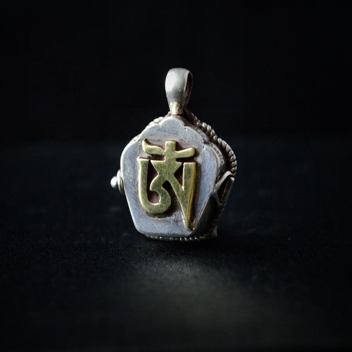 Vintage Tibetan Gawu Box Pendant Six Character Mantra Portable Buddhist ...