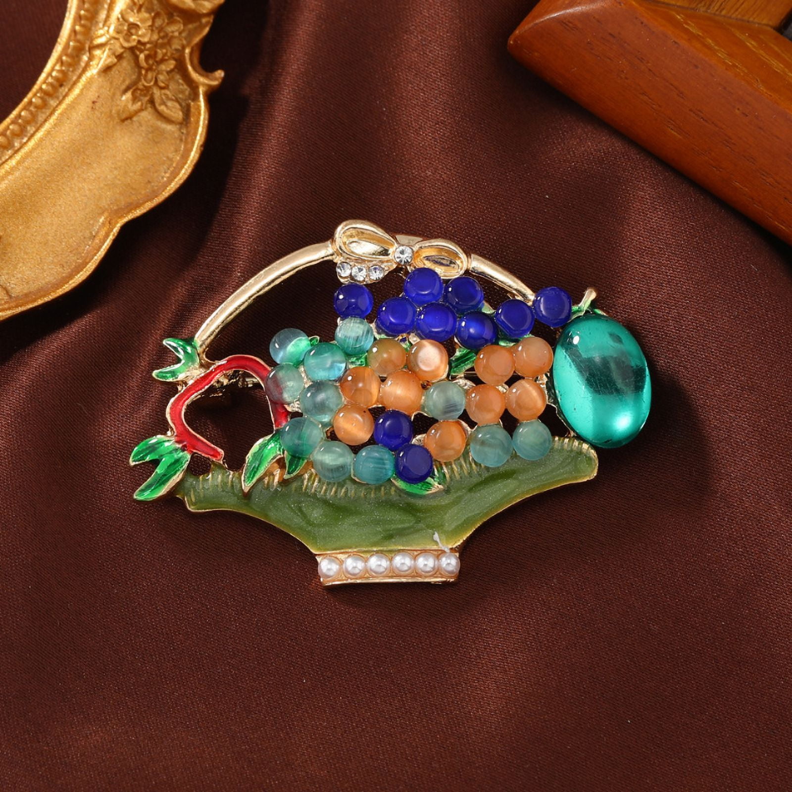 Vintage Women Enamel Pearl Badges Pins Corsage Lady Dress Coat Brooches ...