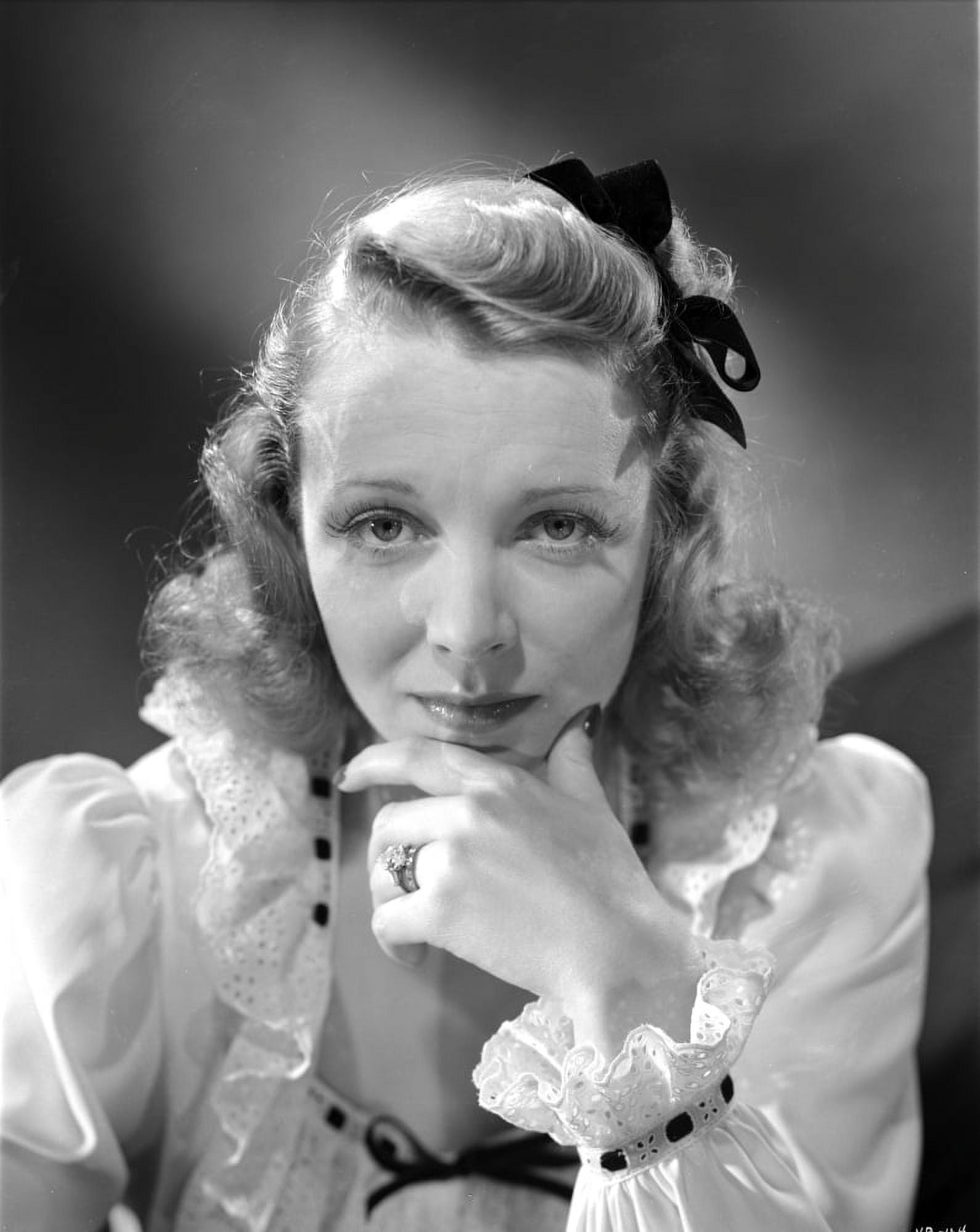 Virginia Bruce Posed and Holding Chin Photo Print (24 x 30) - Walmart.com