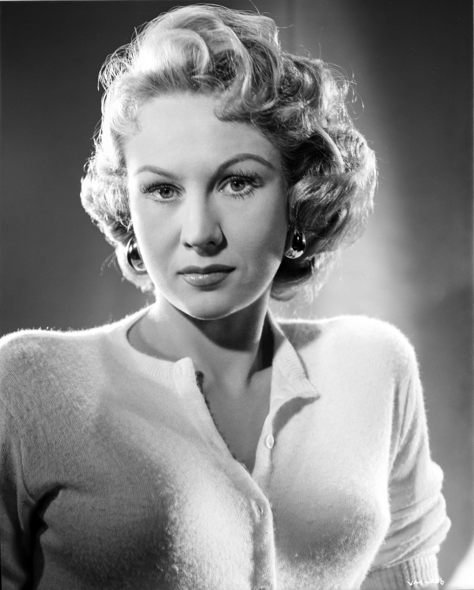 Virginia Mayo Posed in White Sweater Photo Print (8 x 10) - Walmart.com