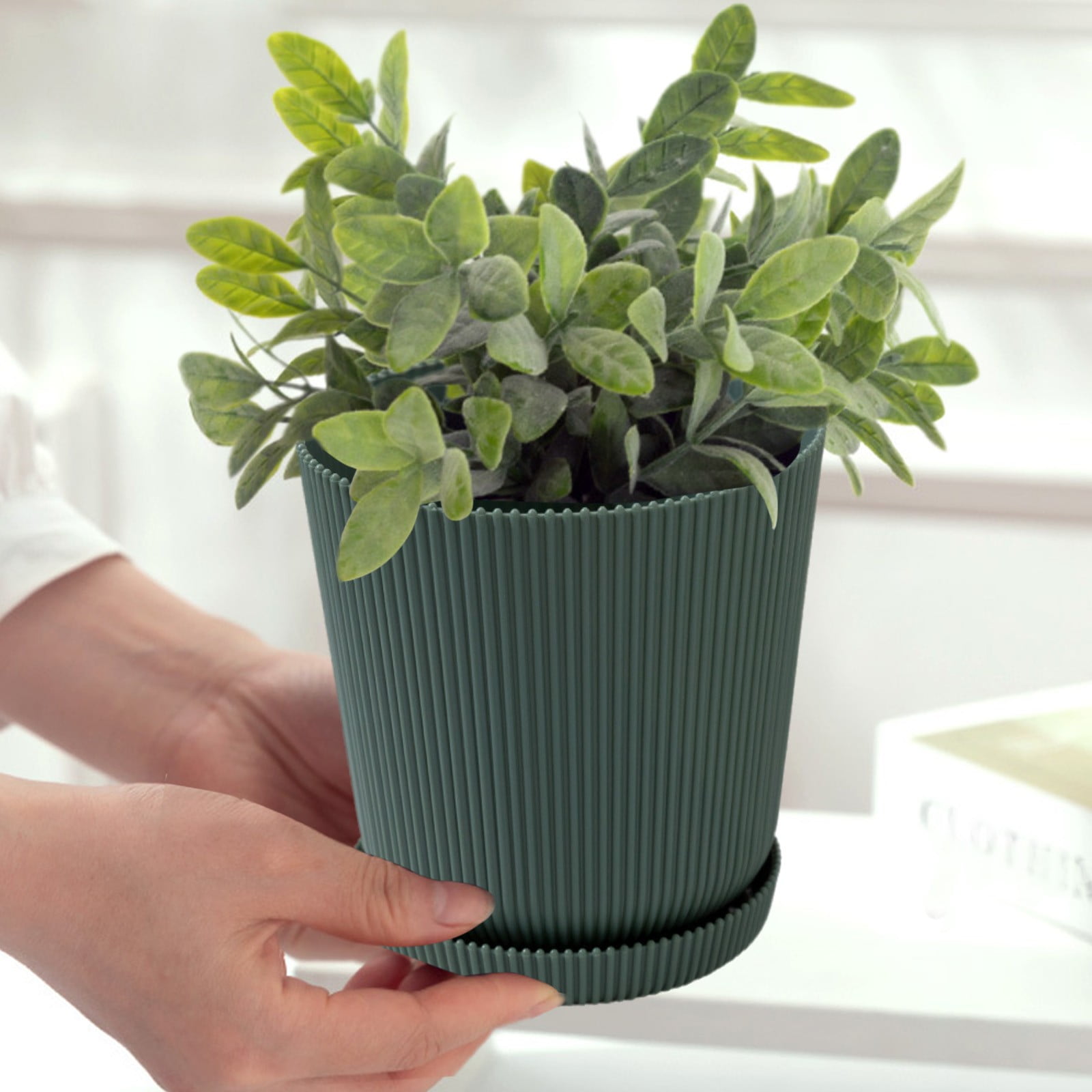 Vrorvz Lightweight ABS Plastic Flower Pots with Tray Balcony Garden ...