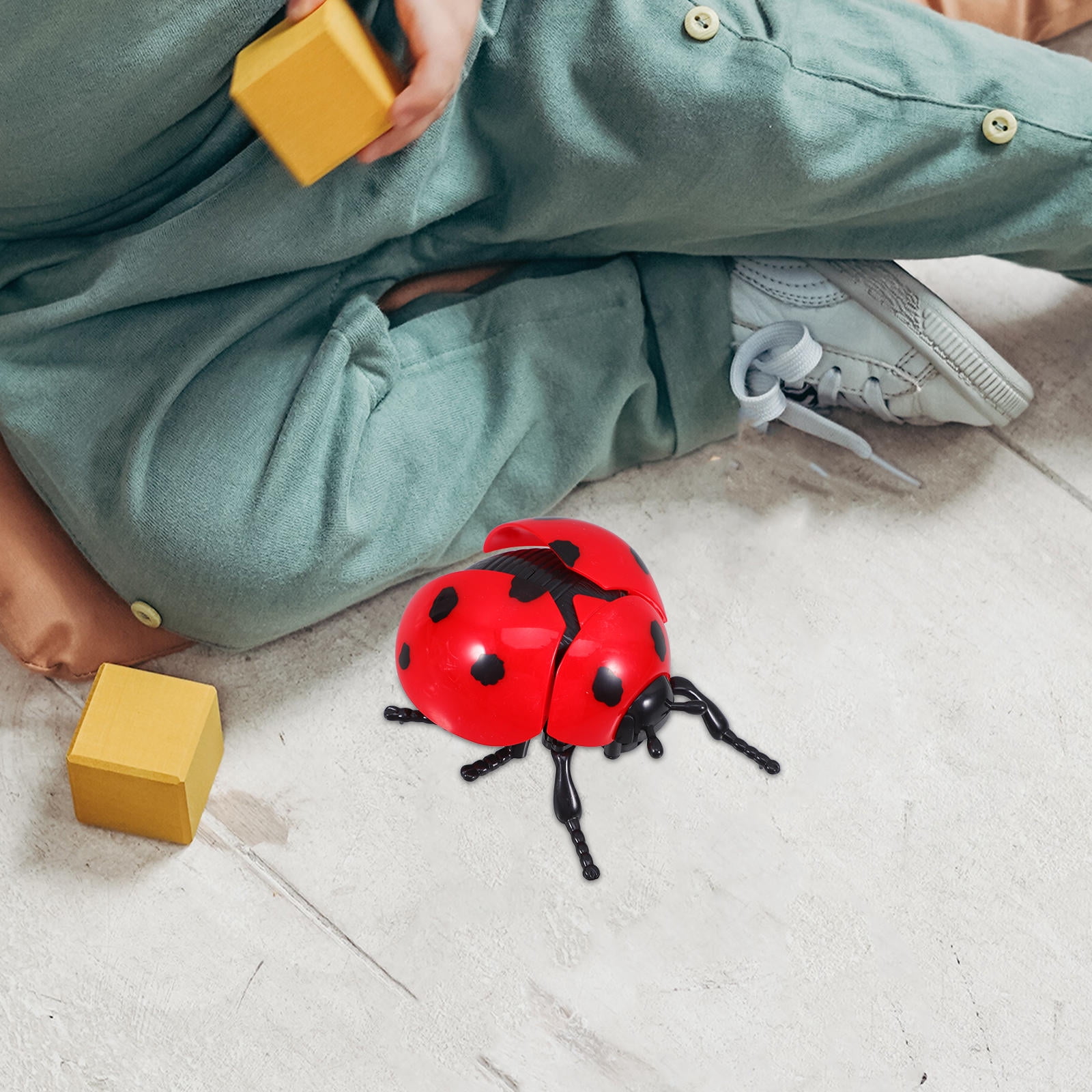 WHAMVOX Moving Beetle Toy Realistic Simulation Wind Up Ladybug Funny ...