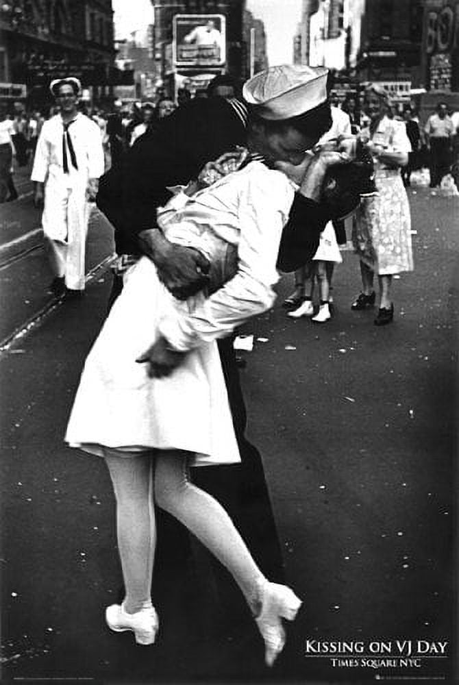 WWII Kiss Poster Kissing On VJ Day World War 2 New 24x36 - Walmart.com