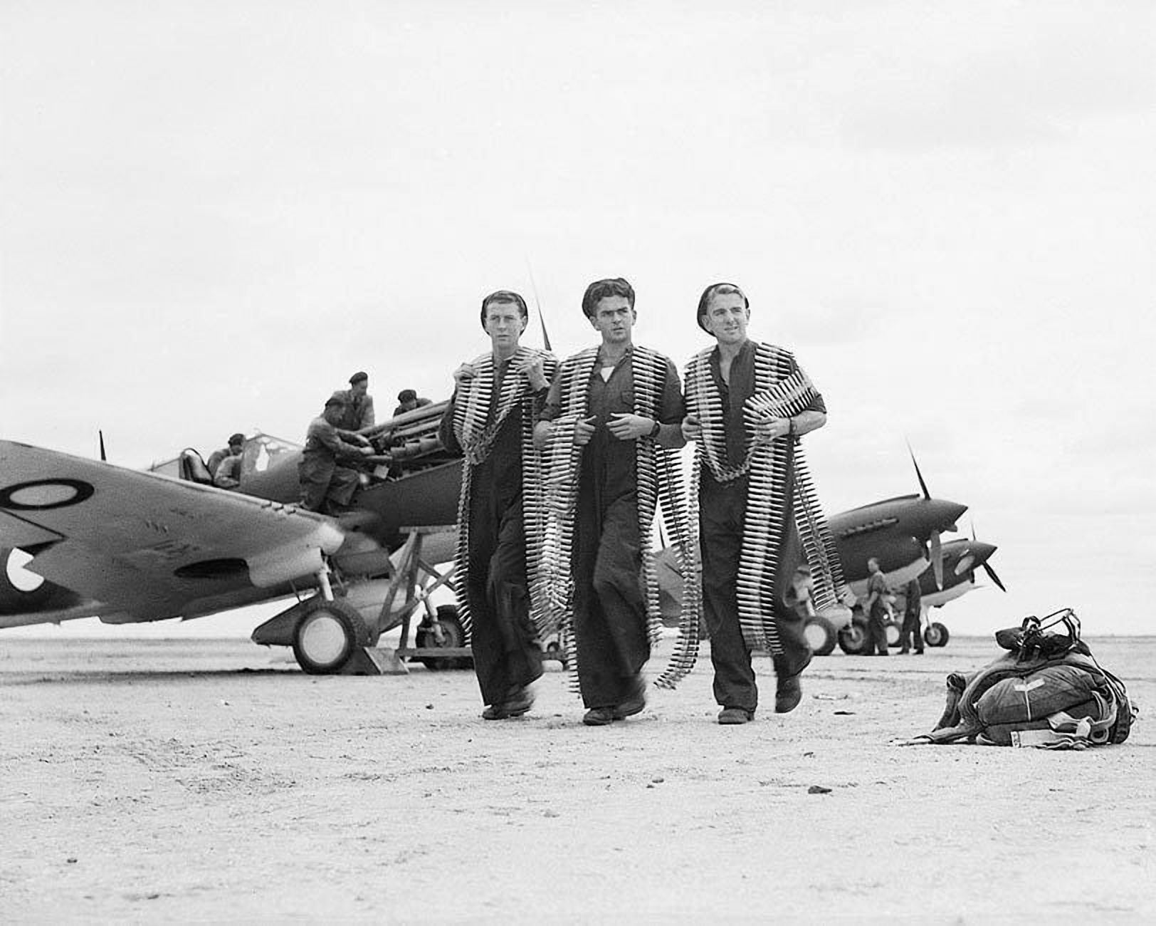 WWII P-40 Warhawk Flight Crew with Ammunition - 20x30 Inch Glossy ...