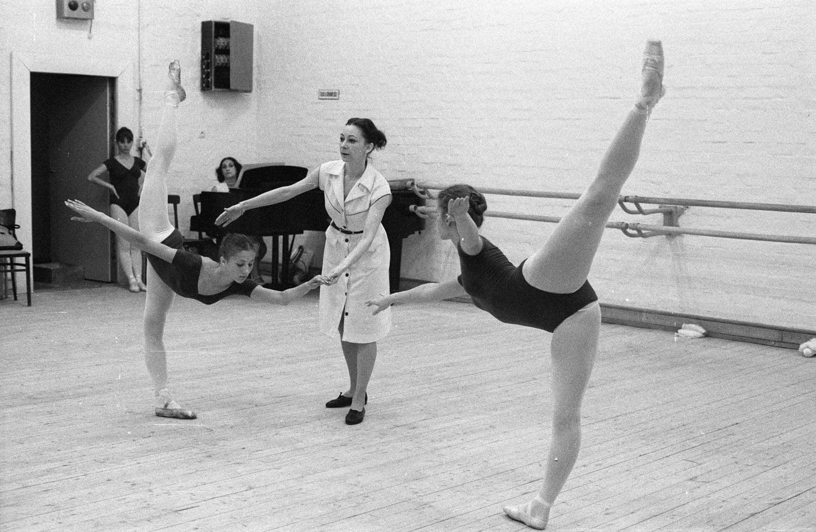 Wall Art Impressions 36x24in Ballet Dancers, Girls, Teacher, Piano ...