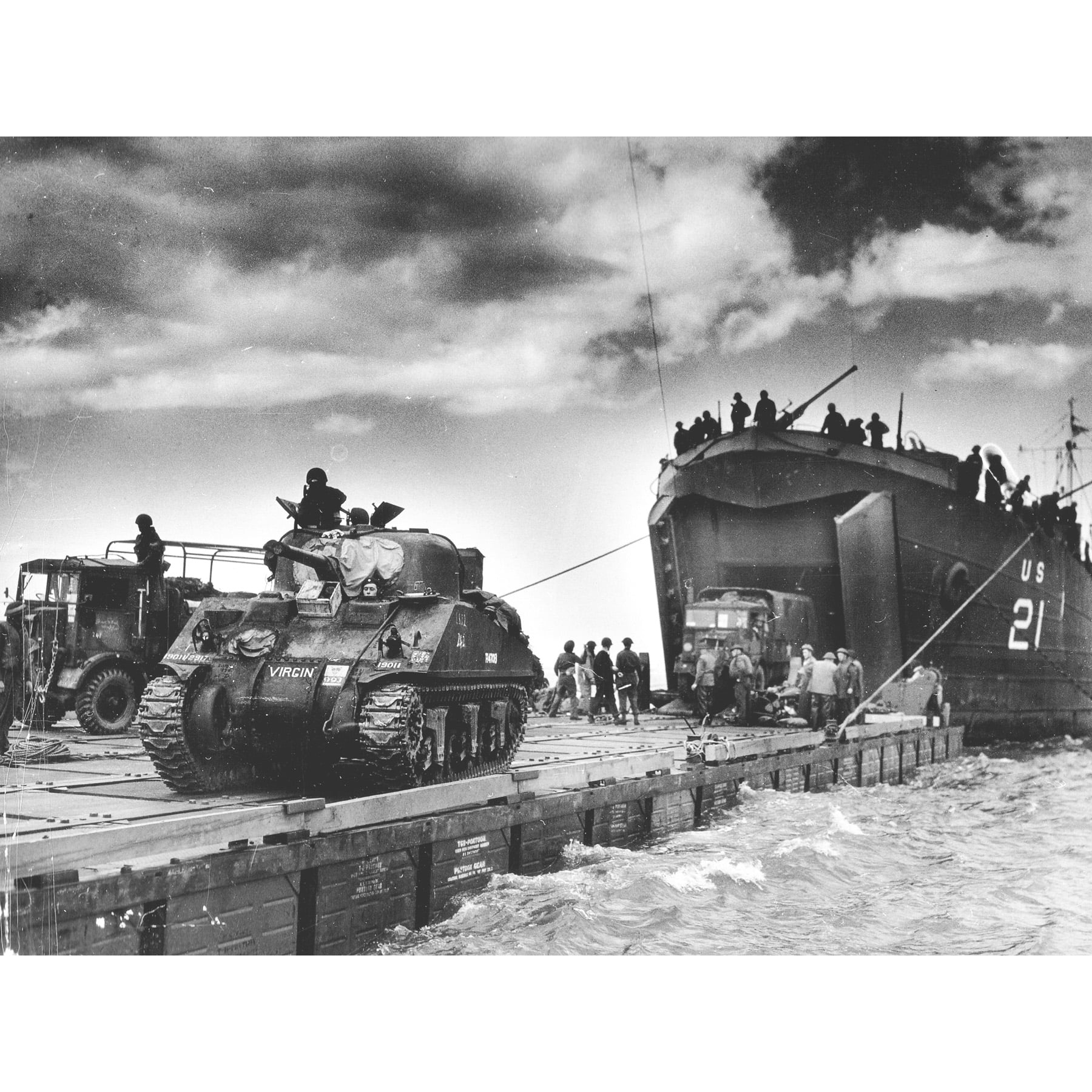 War WWII USA UK USS LST-21 British Tanks D-Day 1944 Photo Extra Large ...