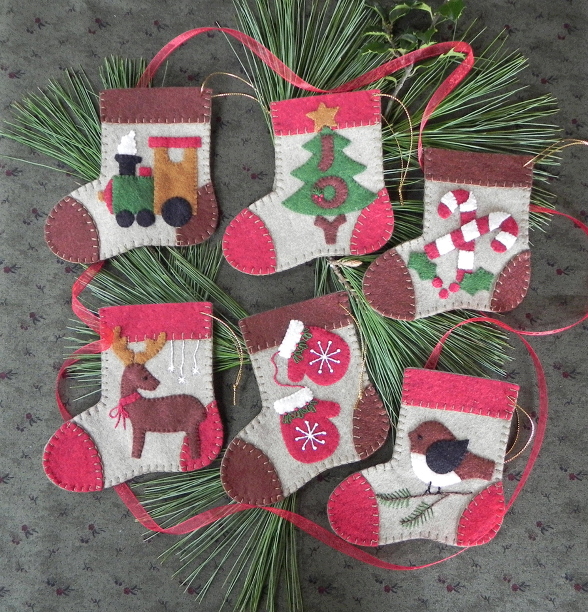 Warm Feet Kit and Pattern | Wool-Felt Christmas Stockings Kit | DIY ...