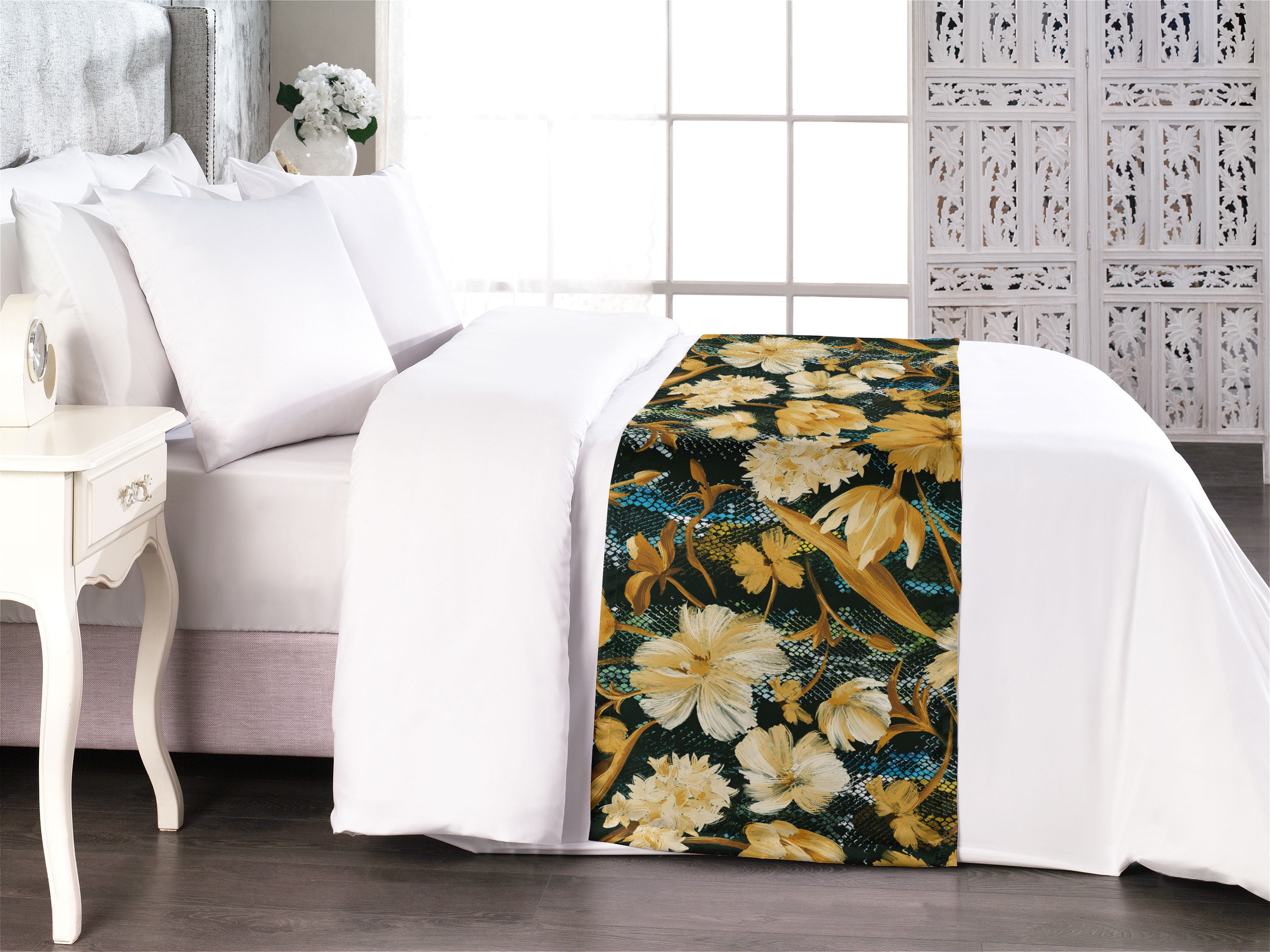 Watercolor Botany Bed Runner, Vintage Design Floral Boho Pattern on ...