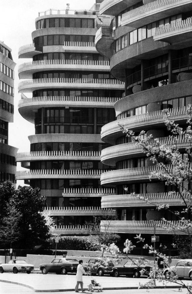 Watergate Complex History (18 x 24) - Walmart.com