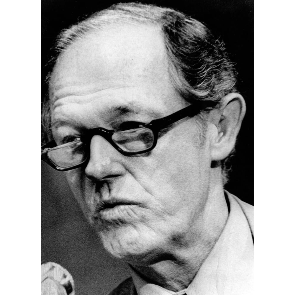 Watergate Conspirator E. Howard Hunt Tesfifies As First Witness Before ...