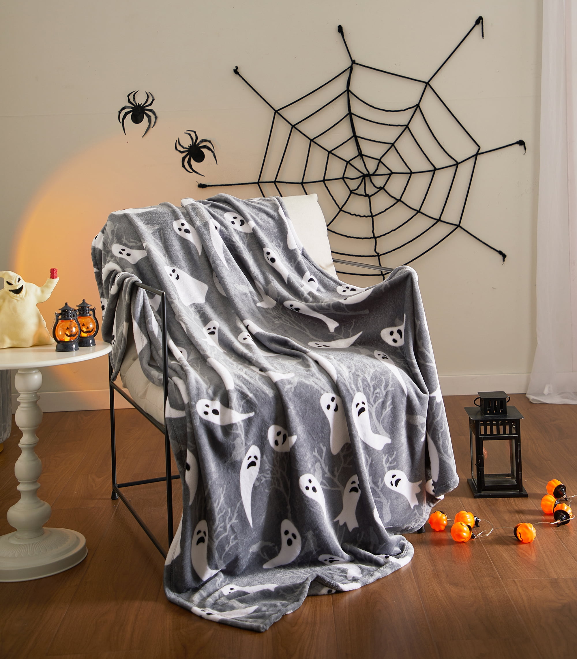 Way To Celebrate 50"x60" Ghosts Rolled Plush Throw - Walmart.com