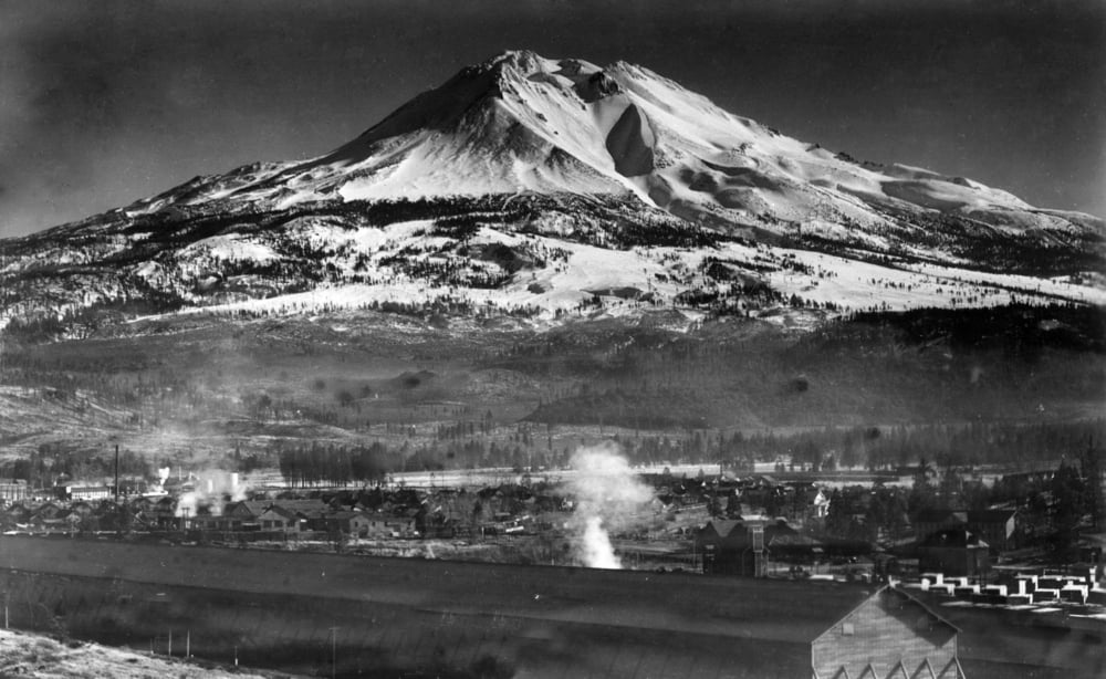 Weed, California, Mt. Shasta View from City (16x24 Giclee Gallery Art ...