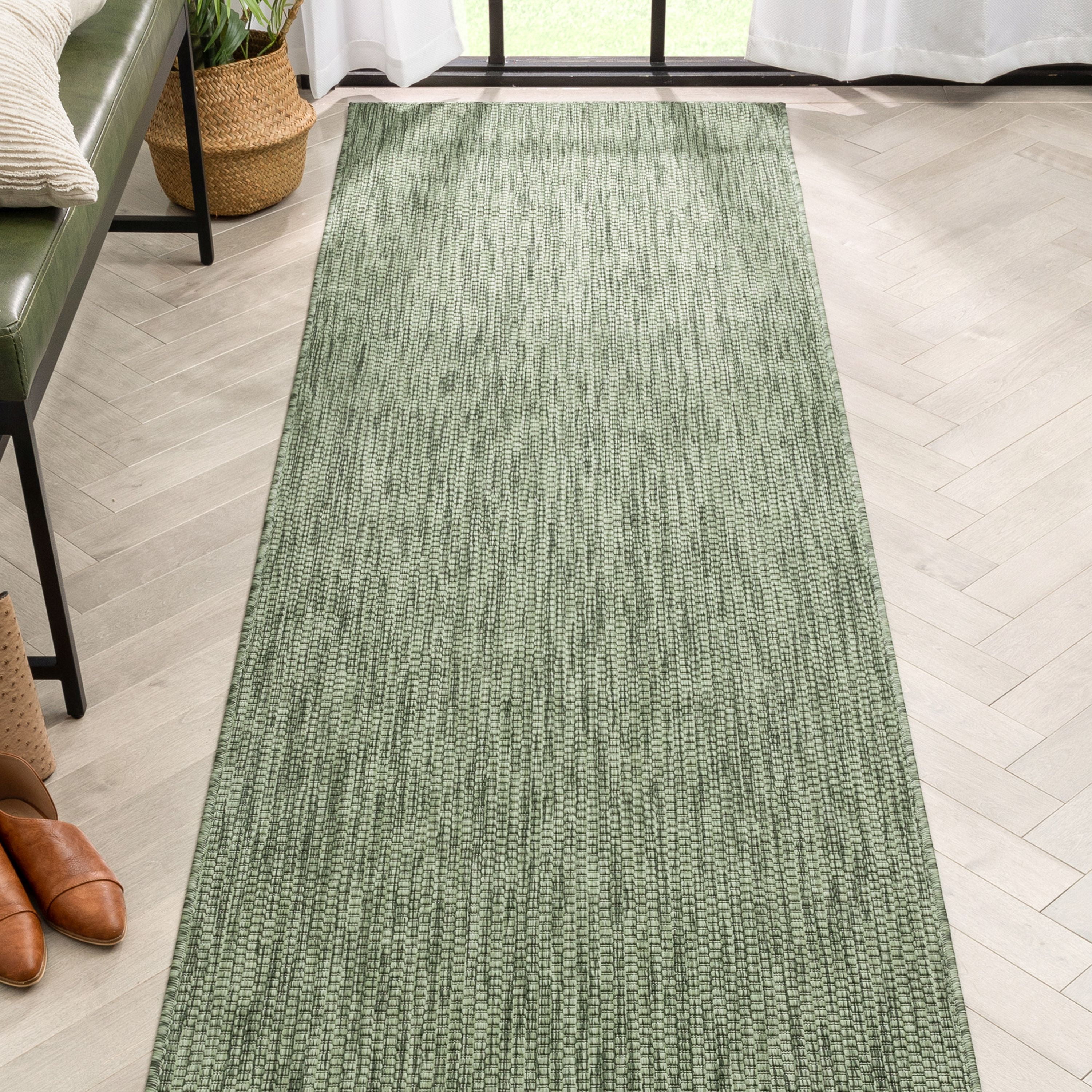 Well Woven Leifen Green Indoor/Outdoor Solid Color Runner Rug 3x10 (2'7 ...