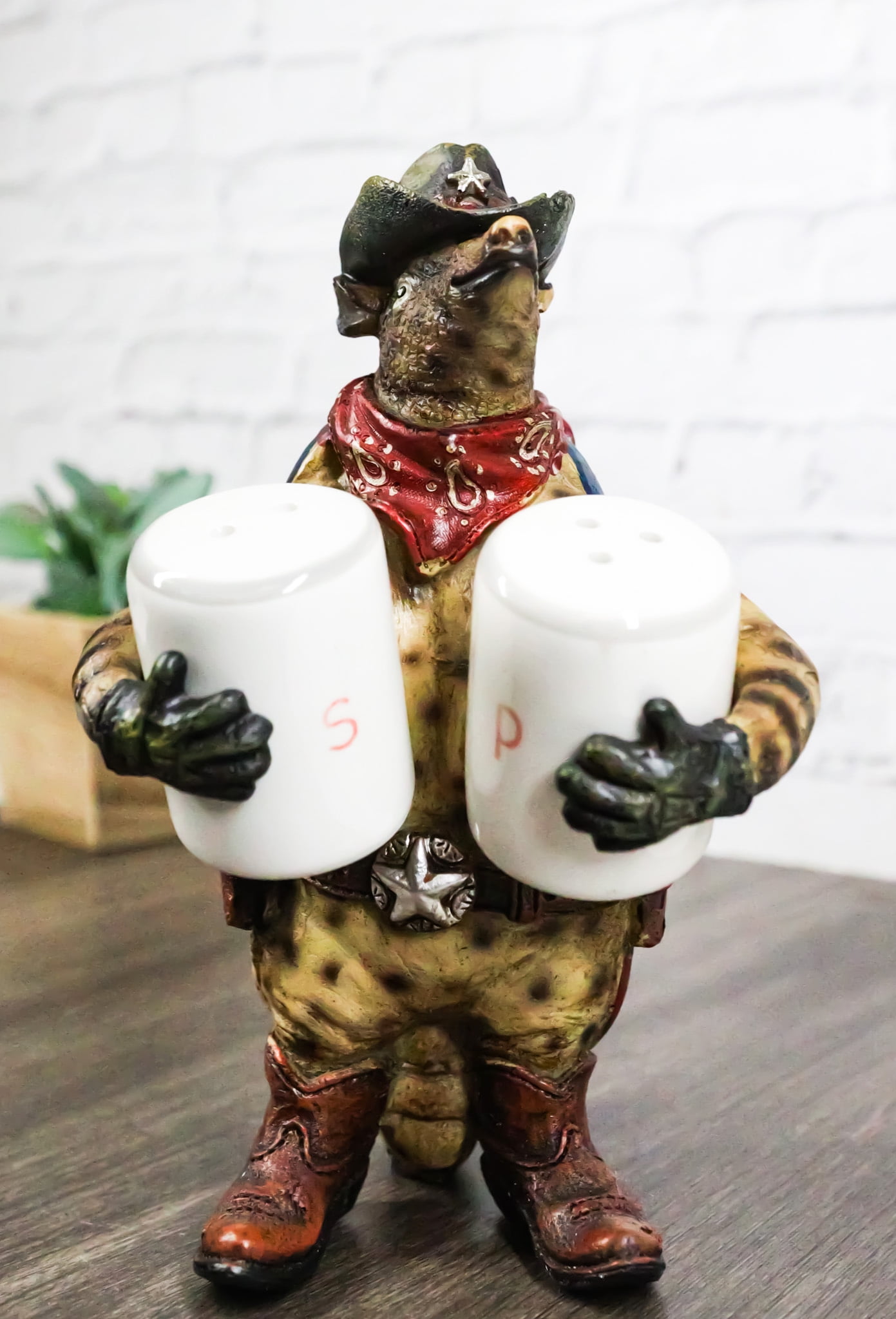 Western Texas Cowboy Armadillo Spice Sheriff Salt And Pepper Shakers ...