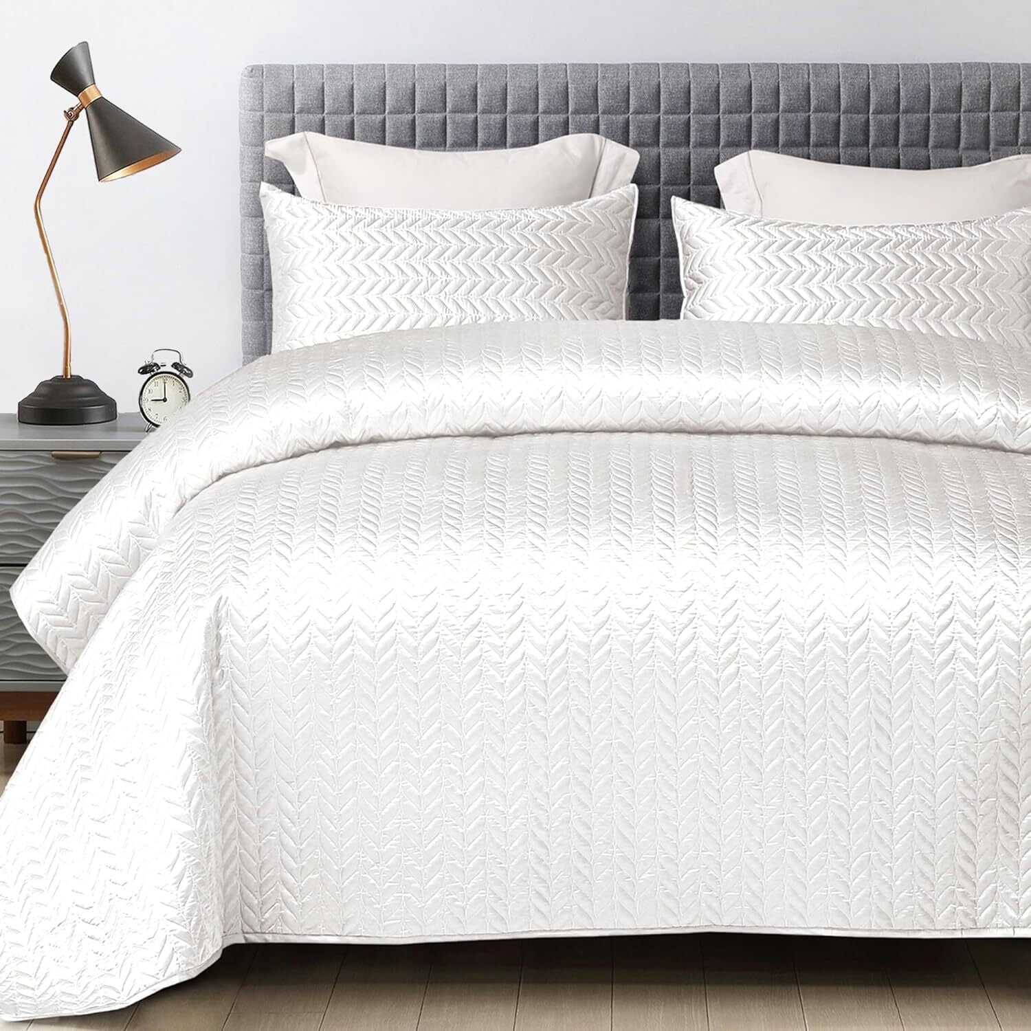 Whale Flotilla 3-Piece Luxury Satin Quilt Set Queen Size, Reversible ...