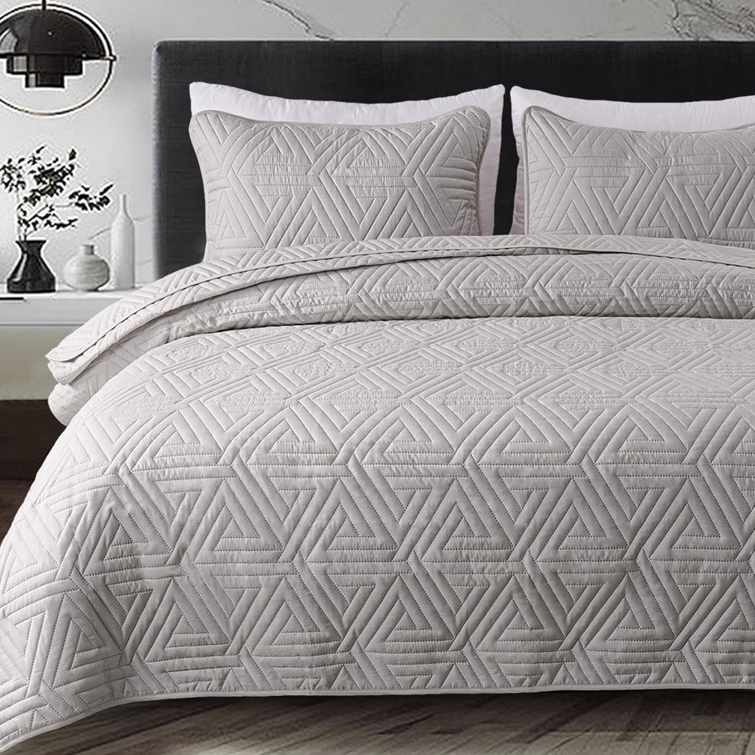 Whale Flotilla Twin Size Quilt Set for All Seasons Light Grey Geometric ...