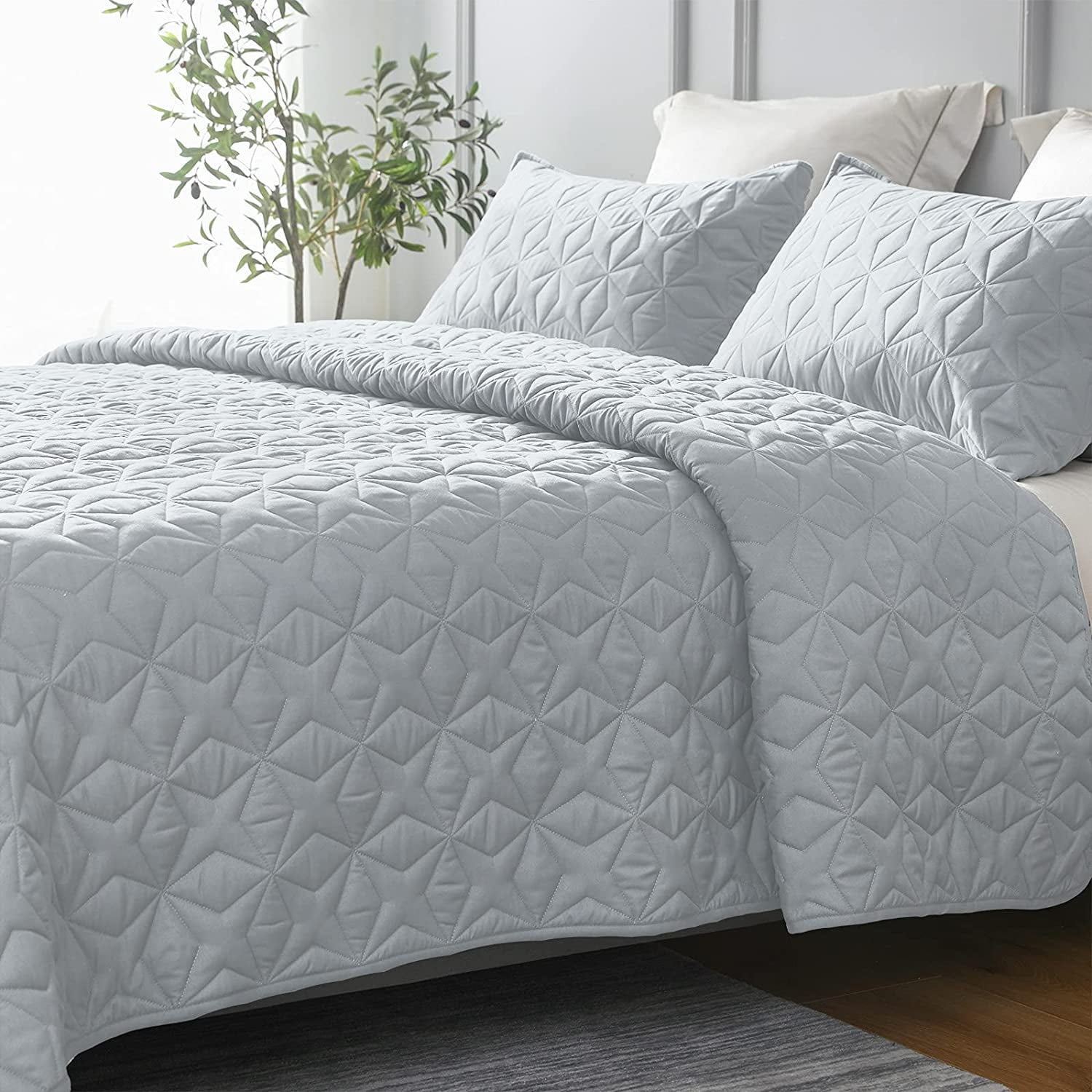 Whale Flotilla Quilt Set King Size Soft Microfiber Lightweight