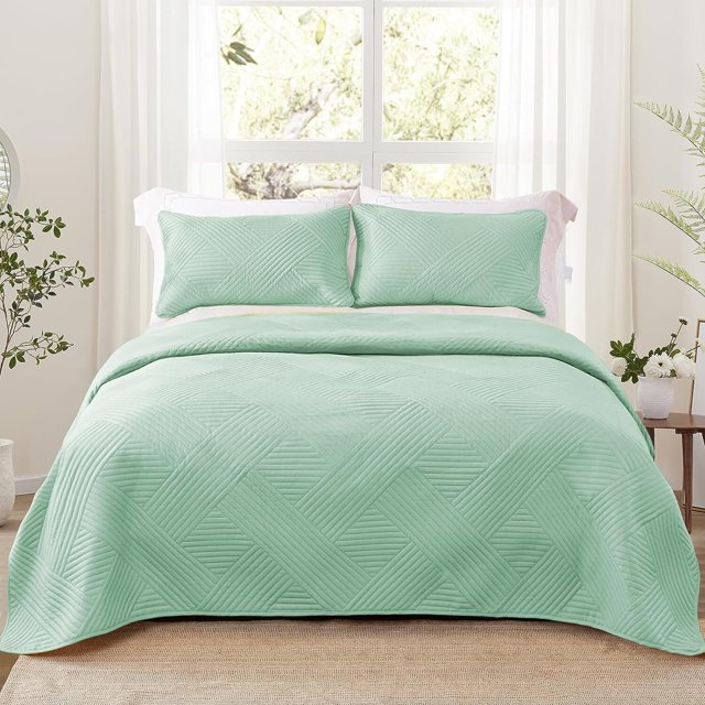 Whale Flotilla Quilt Set Queen Size Soft Microfiber Lightweight