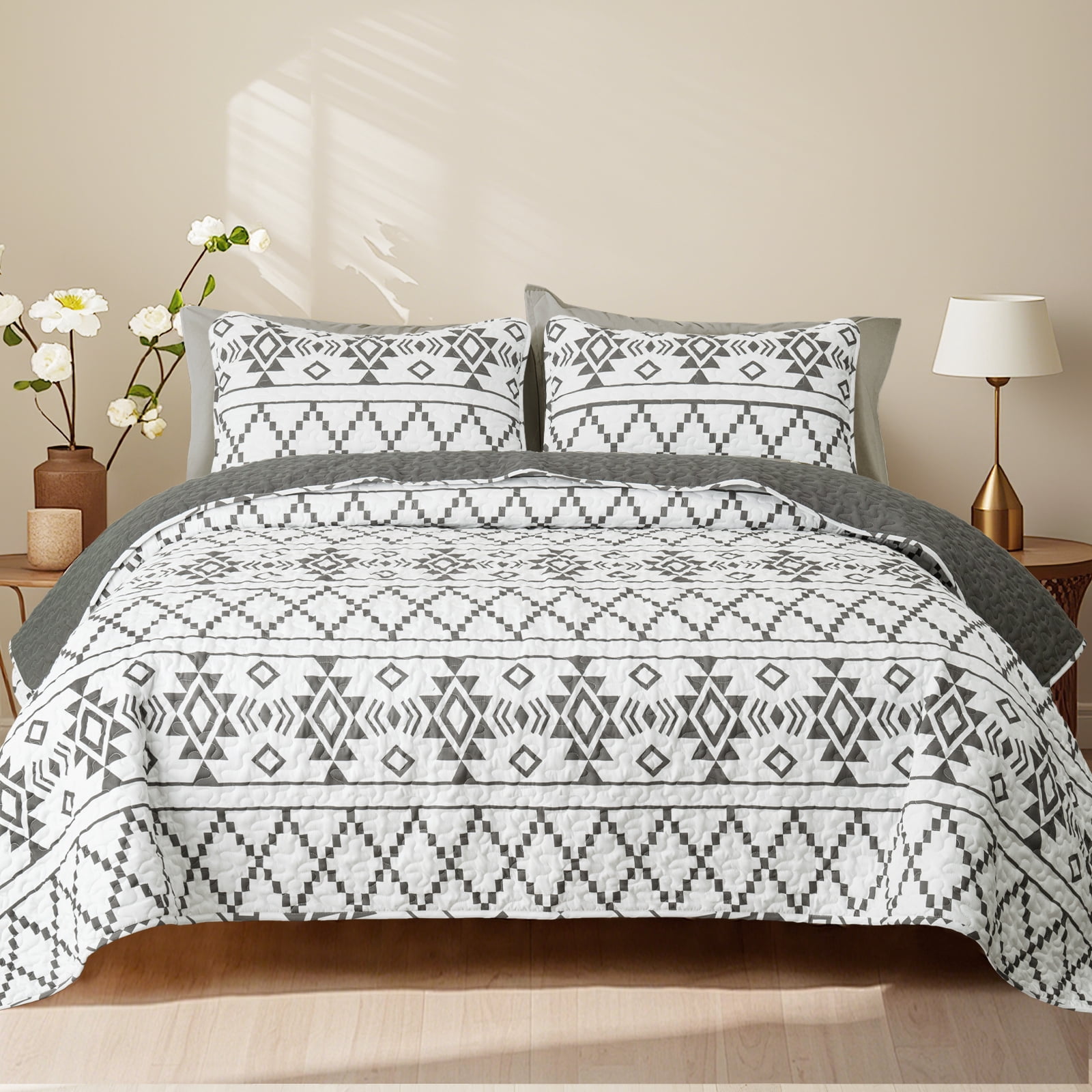 Whale Flotilla Reversible Ultra Soft Printed Quilts Queen Size ...