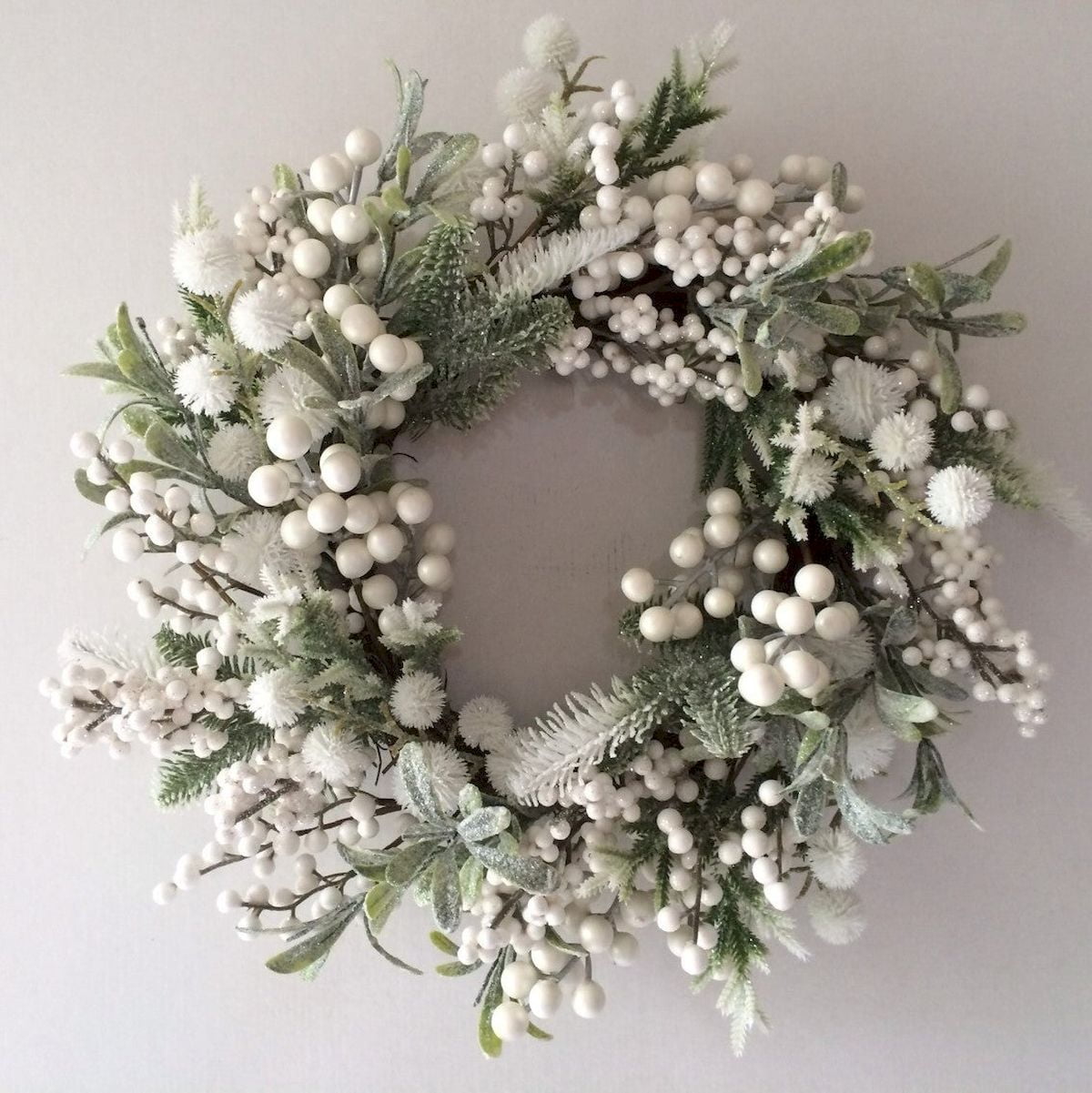 White Berries, Snow Puffs And Greenery Wreath - Walmart.com
