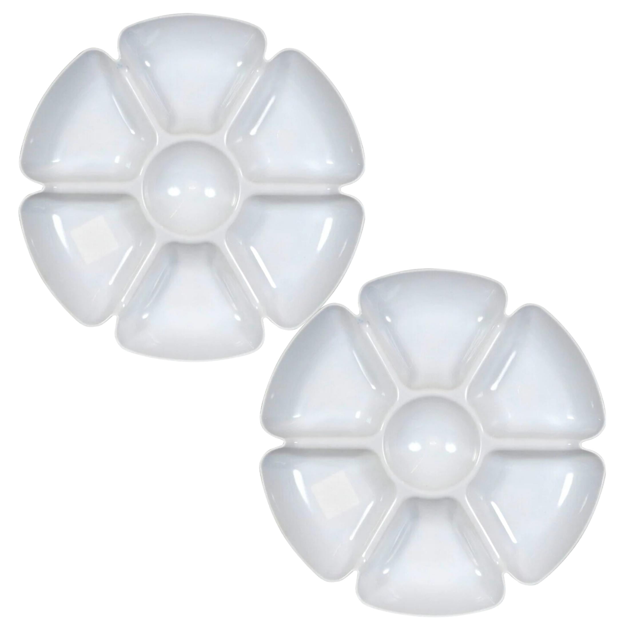 White Flower Shaped Scalloped Plastic Veggie Dip Trays 15.5in Home ...