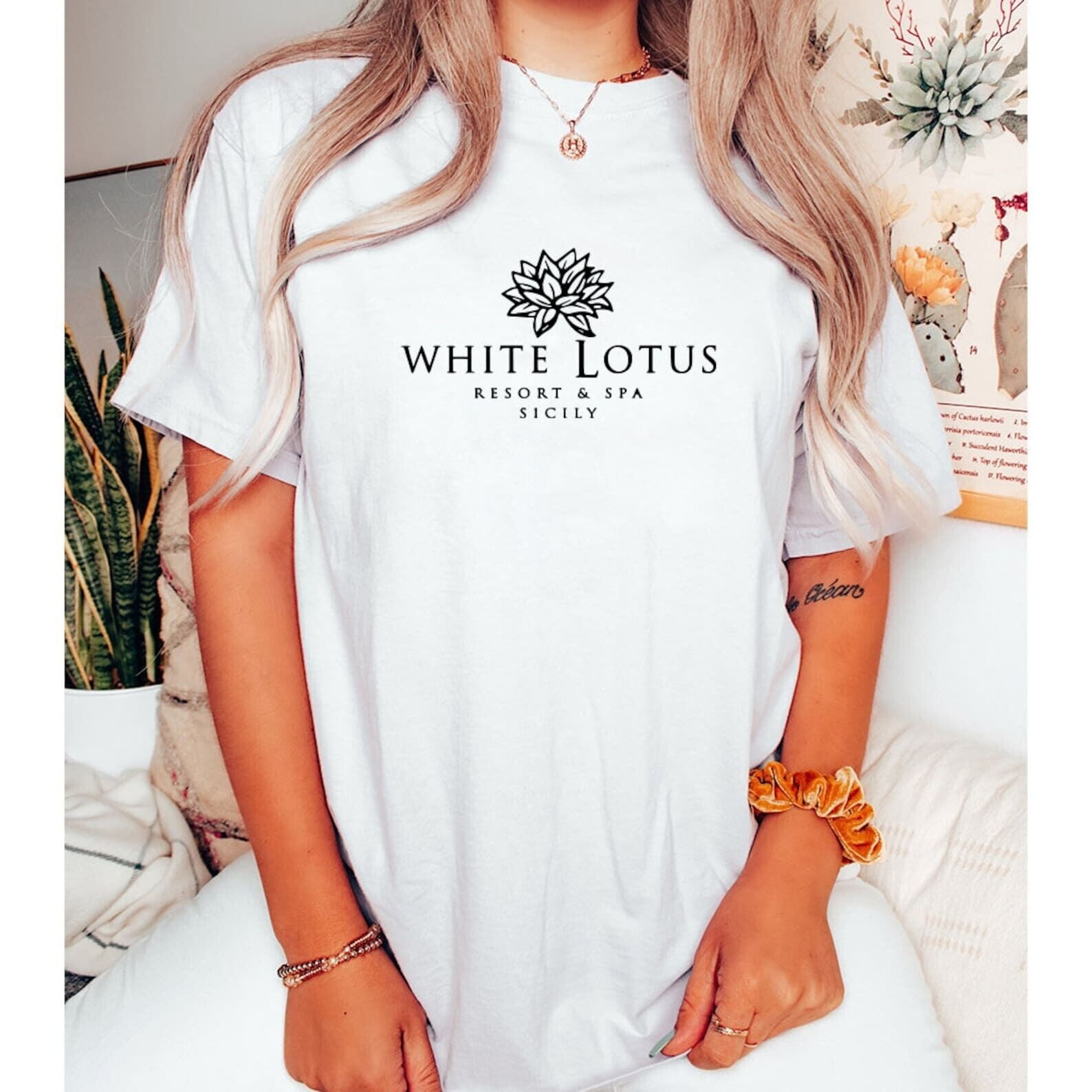 White Lotus Resort and Spa Women's Tee - Walmart.com