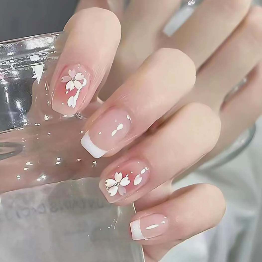 White Press On Nails Medium Fake Nails With Flowers Desgin Square ...