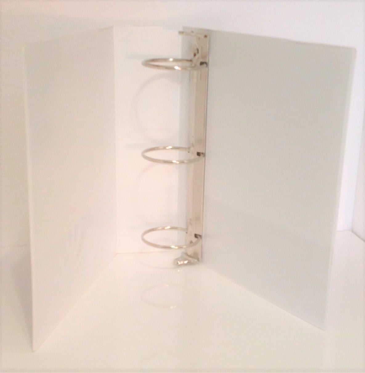 White Vinyl 3-Inch, 3-Ring View Binder for 8.5" x 11" Sheets, Fully ...