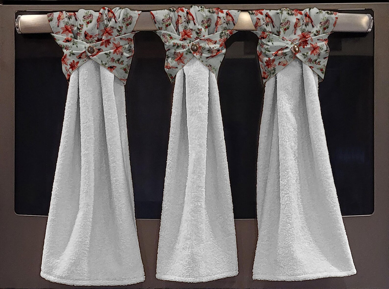 Winter Cardinals Wraparound Snap Hanging Towels (Set of 4) (Terrycloth ...