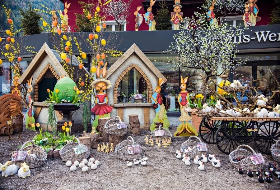 Wood Wall House Light Haystack Broken Shell Easter Eggs Rabbit ...