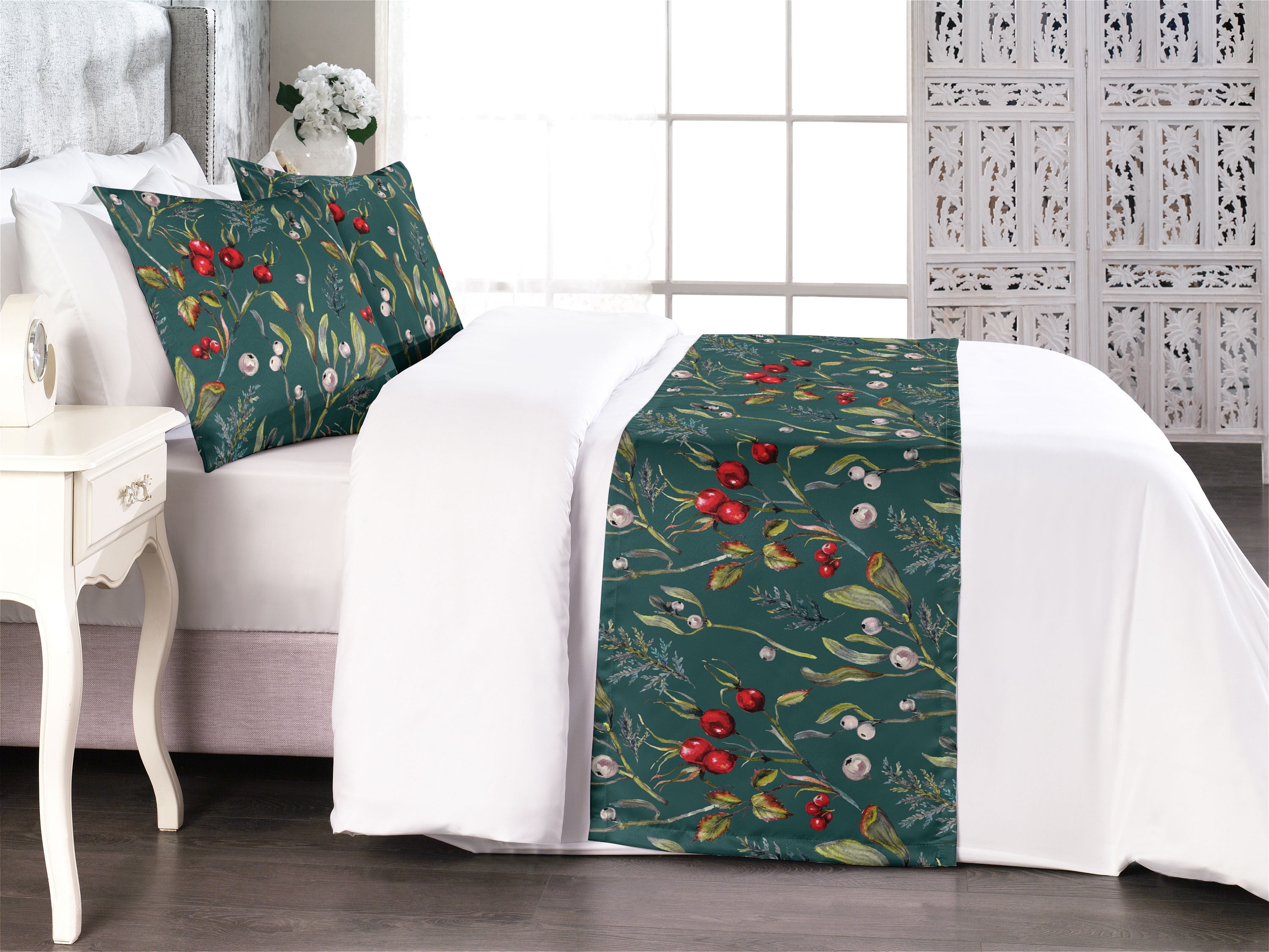 Woodland Boho Bed Runner Set, Wild Nature Themed Berries Pattern with ...