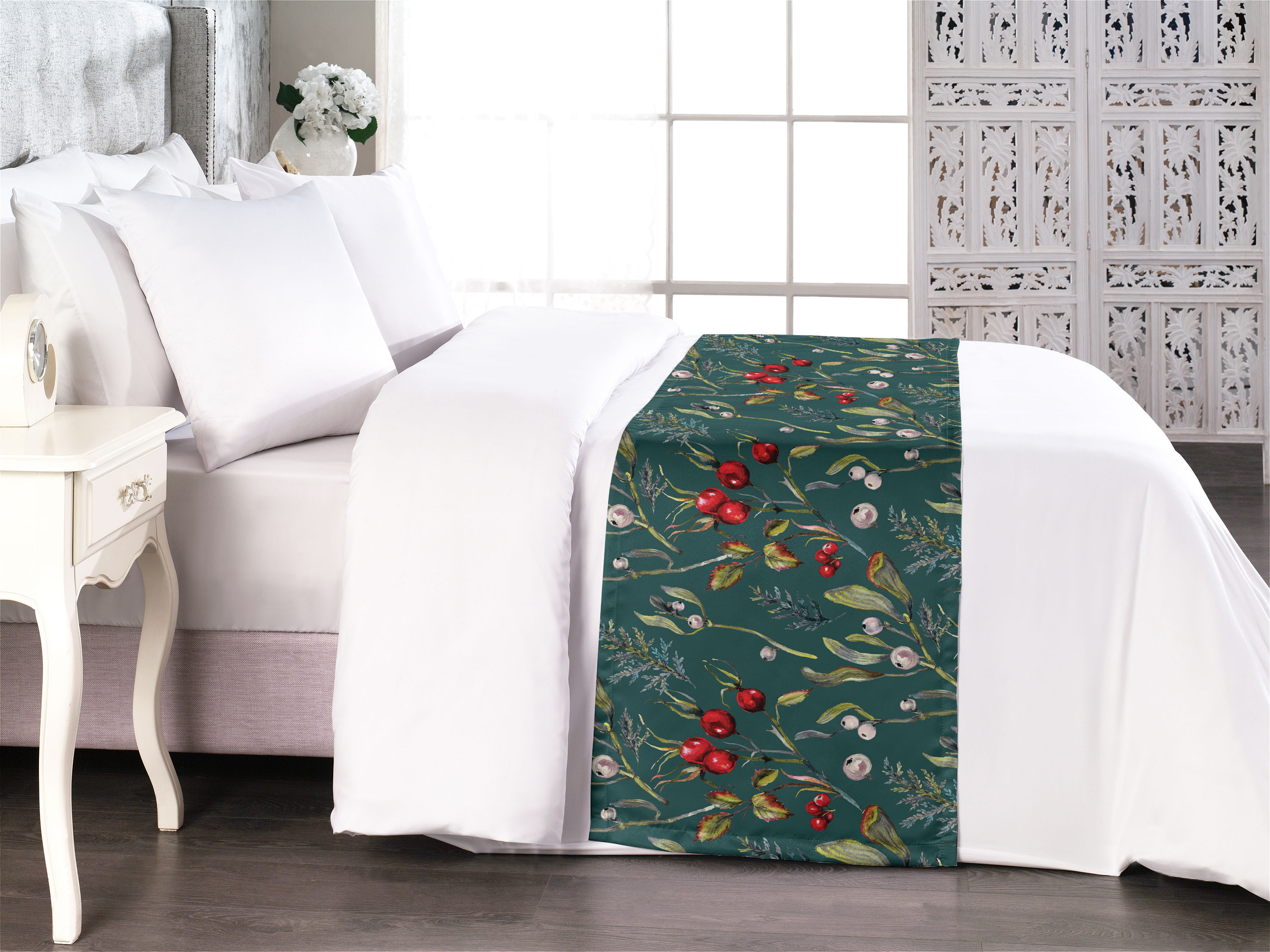 Woodland Boho Bed Runner, Wild Nature Themed Berries Pattern with ...
