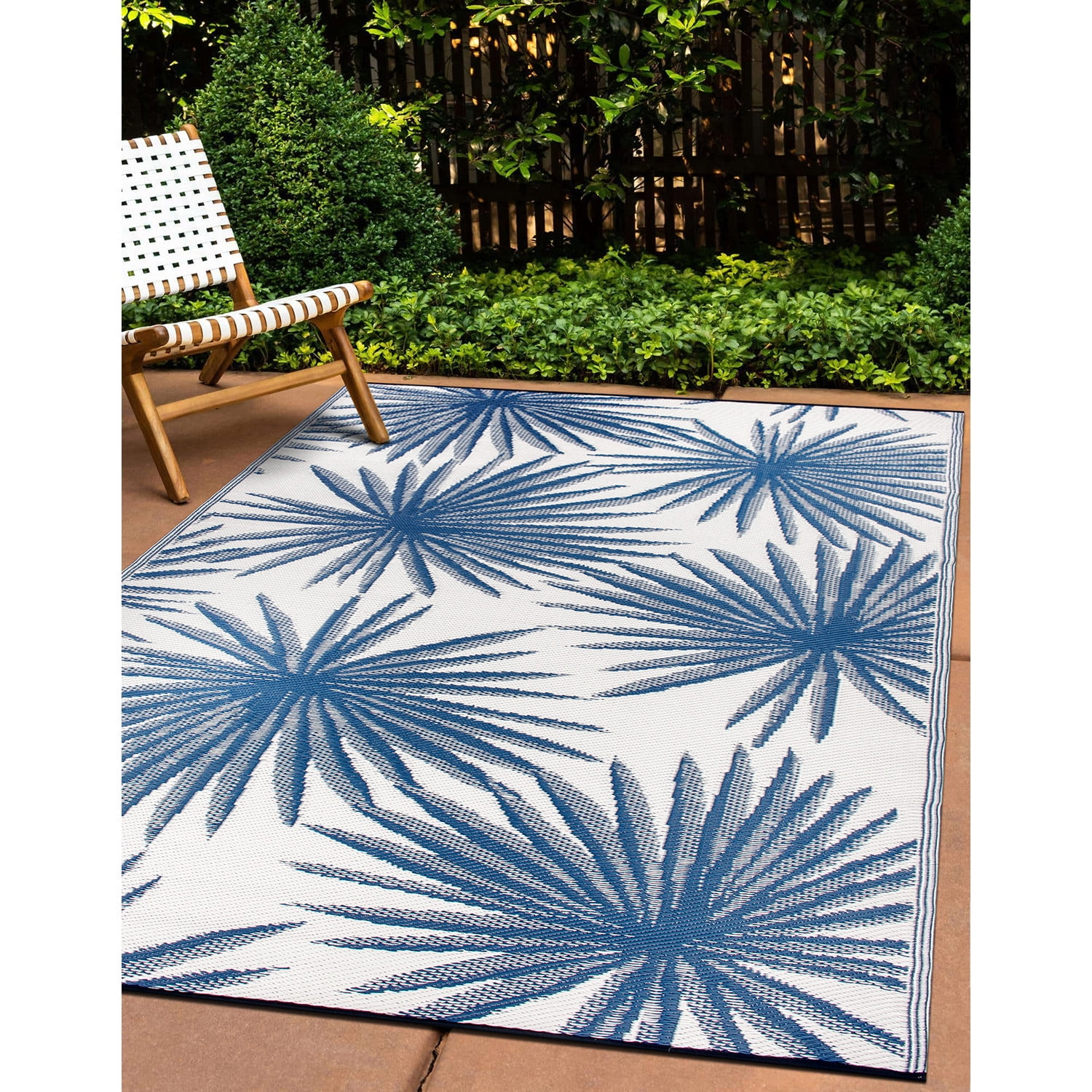 World Rug Gallery Floral Tropical Reversible Recycled Plastic Outdoor ...